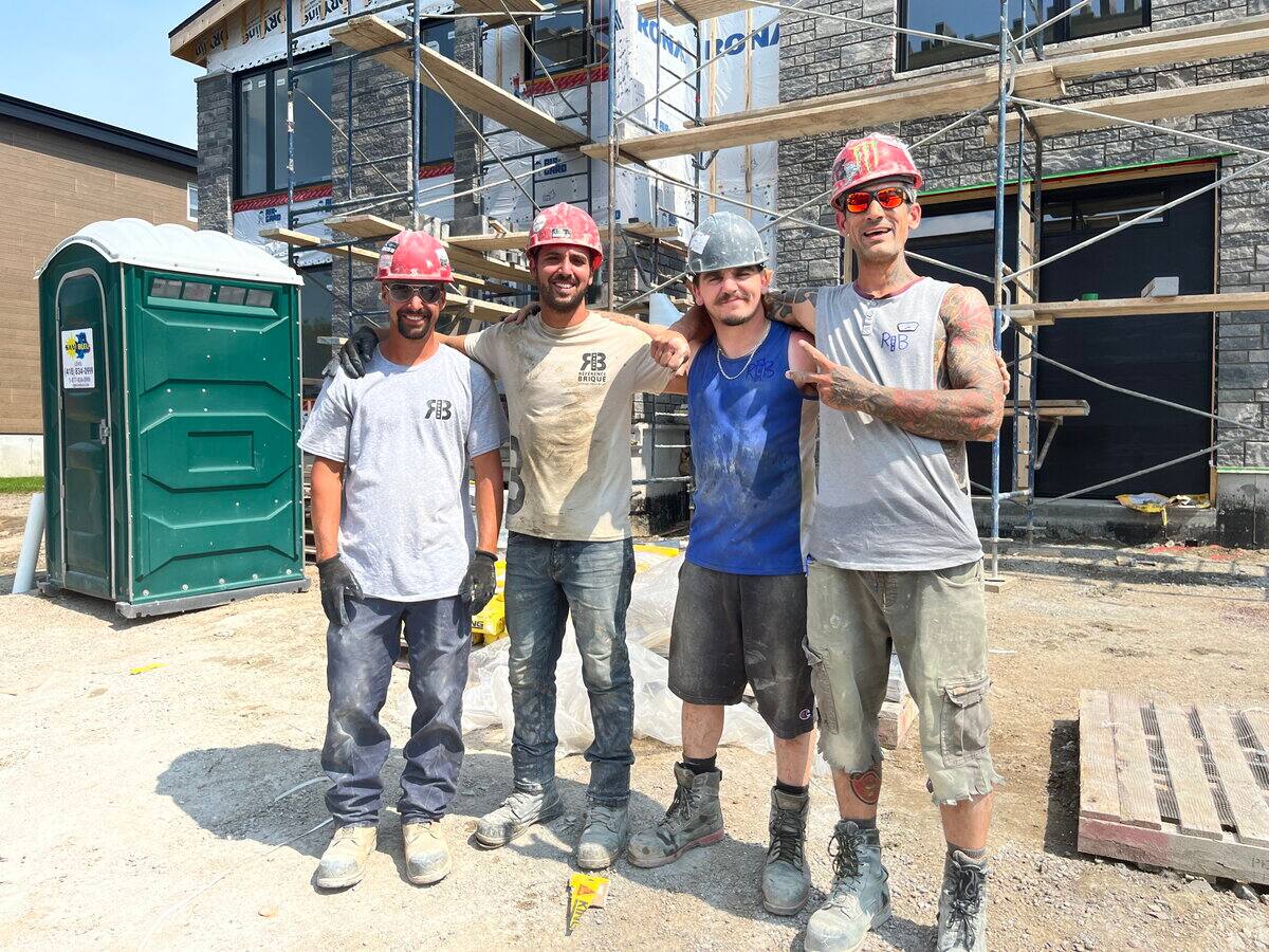 Des vacances de la construction qui font du bien; les travailleurs ne l ...