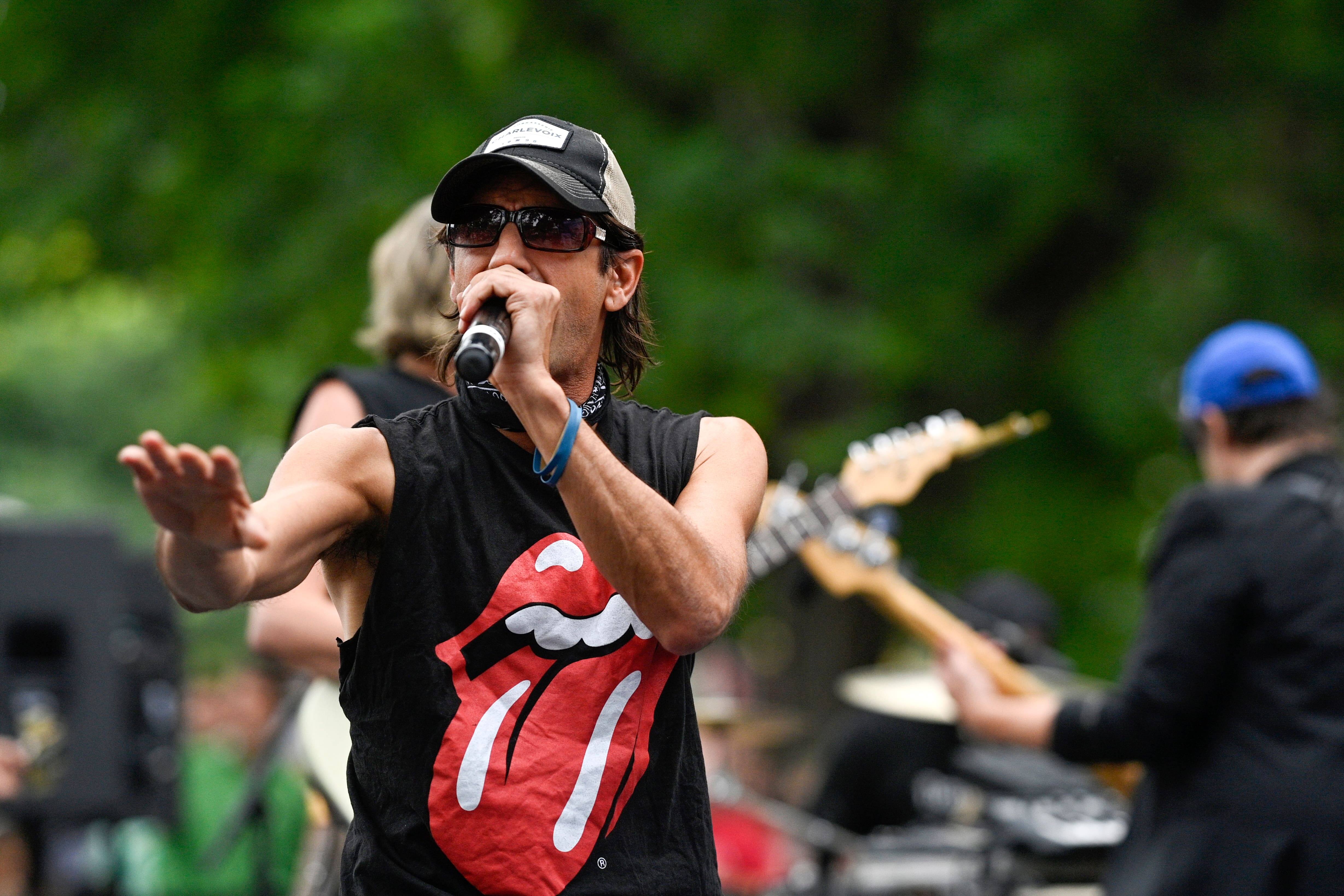 Une foule compacte pour Bran Van 3000 | JDM