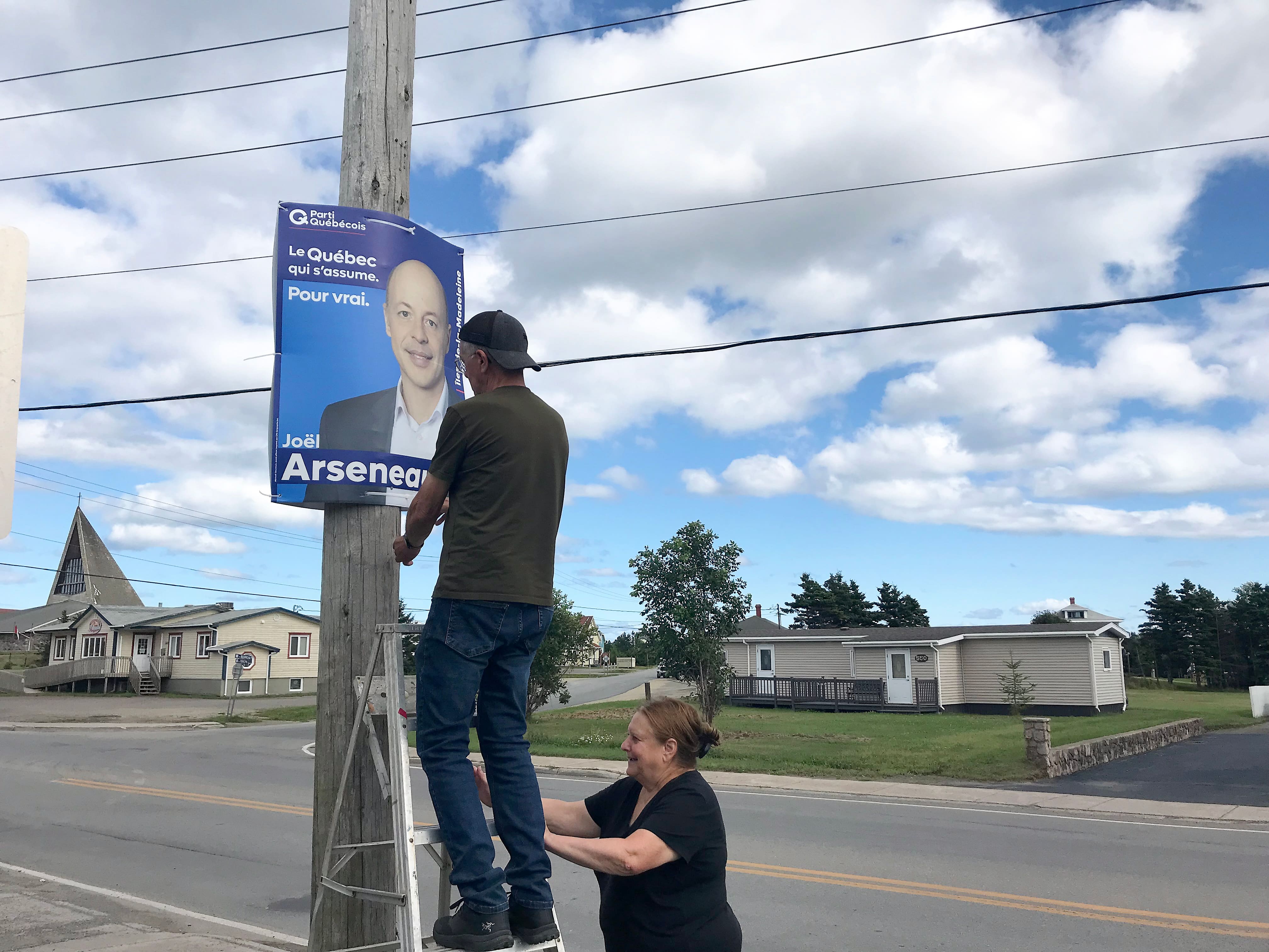 Les pancartes déjà bien visibles au Québec | JDM