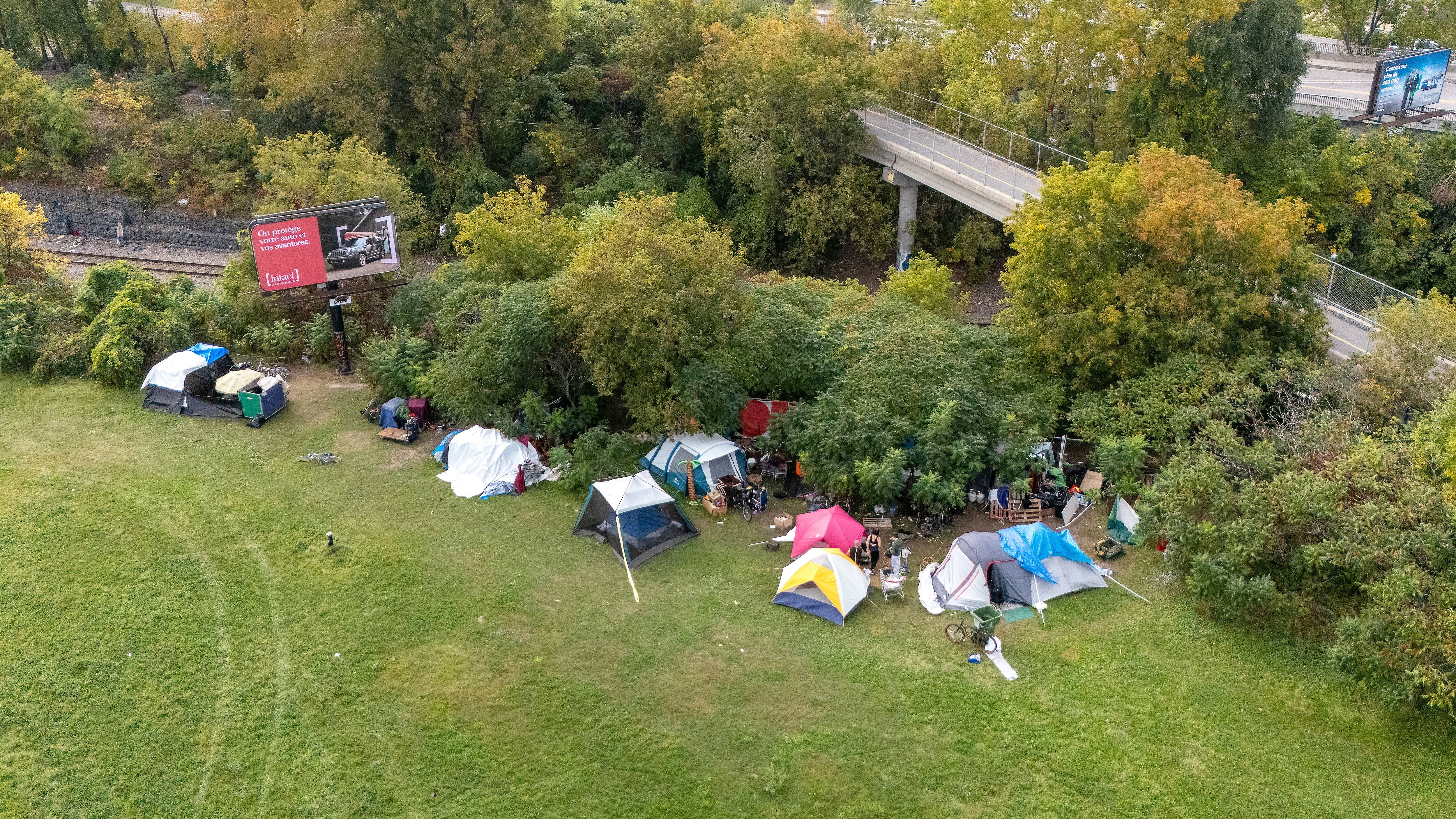Itinérance sur Notre-Dame: l’arrondissement réclame le terrain du MTQ ...