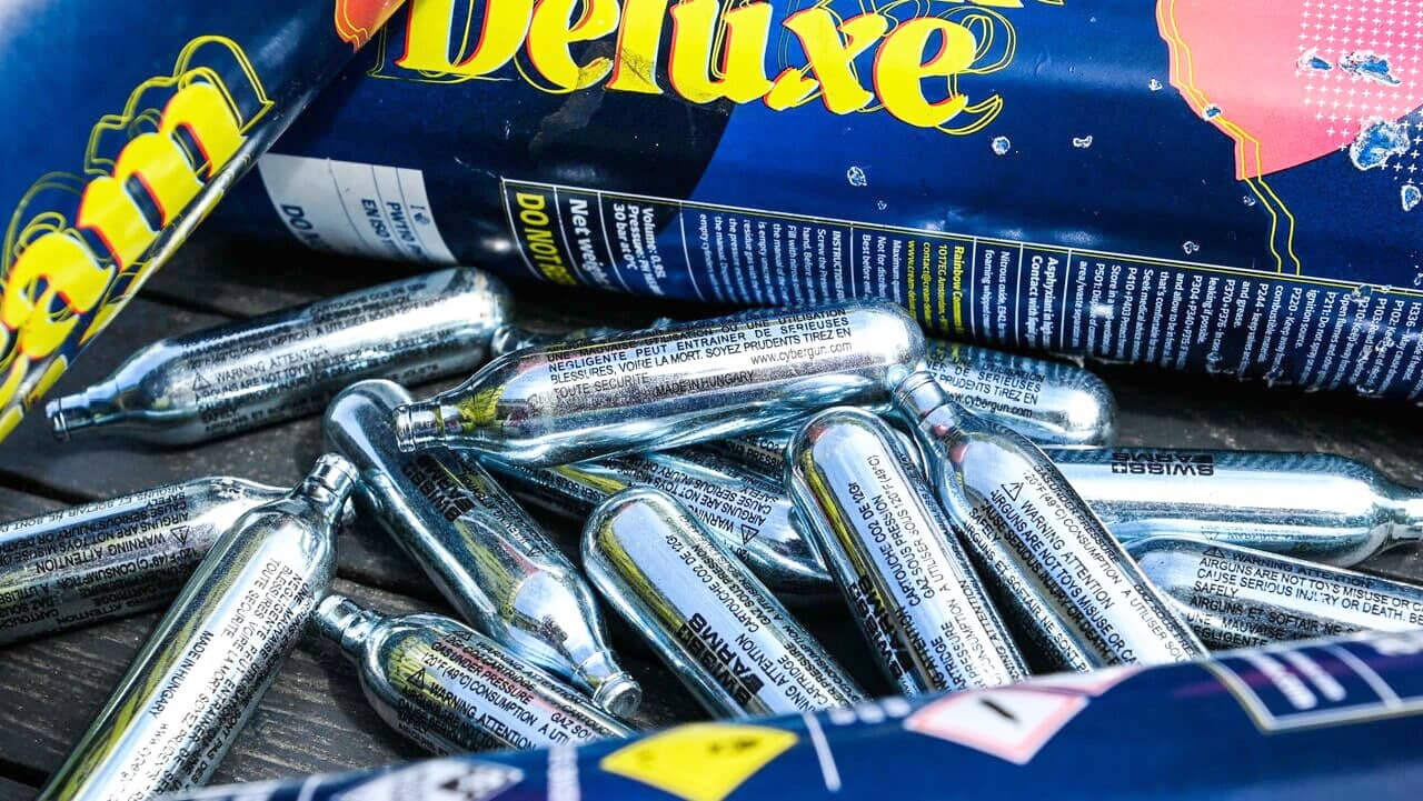 Drogue: le «gaz hilarant» fait des ravages en France et inquiète au ...