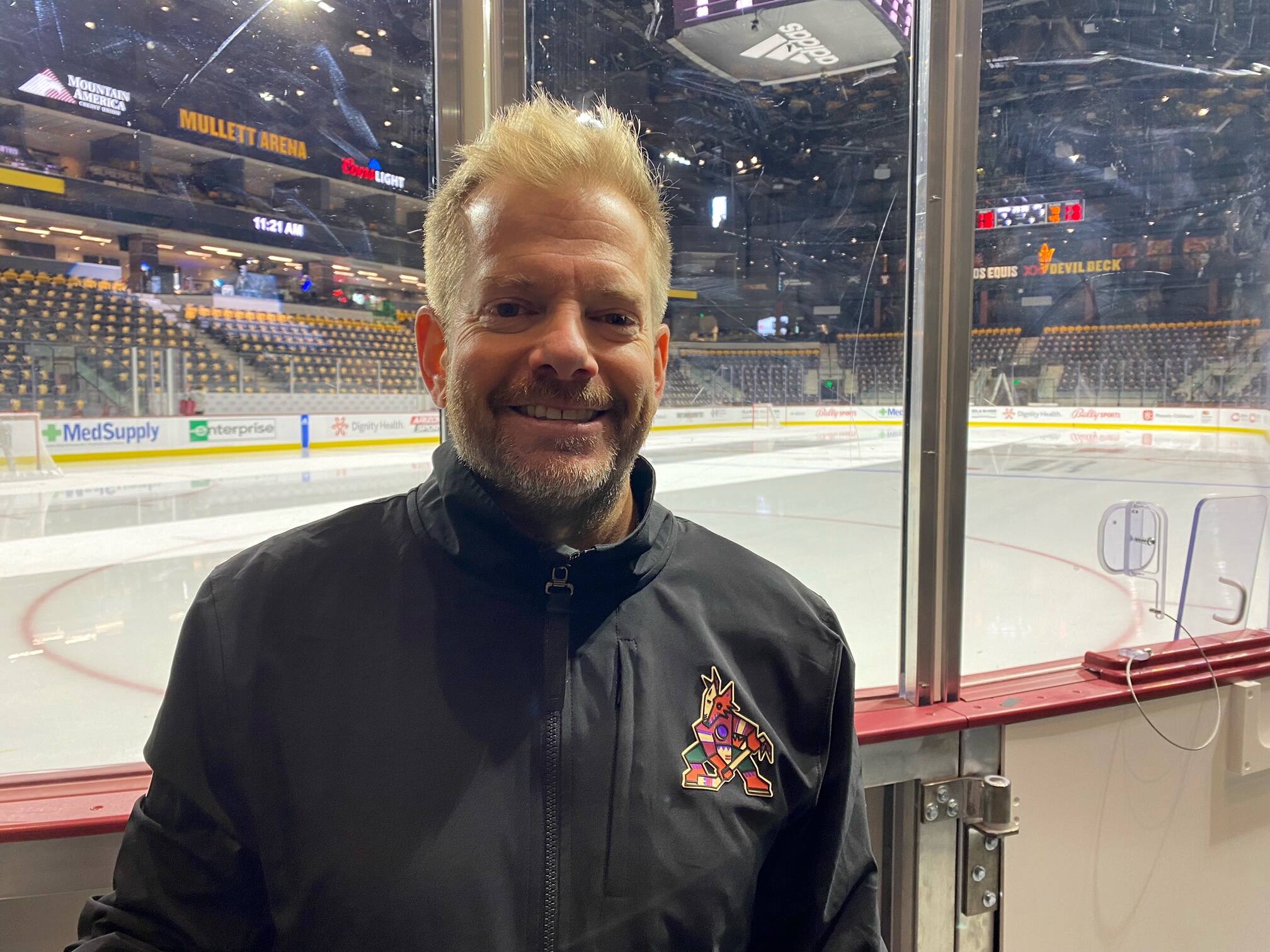 Premier match à domicile des Coyotes: un «mullet» pour chaque partisan ...