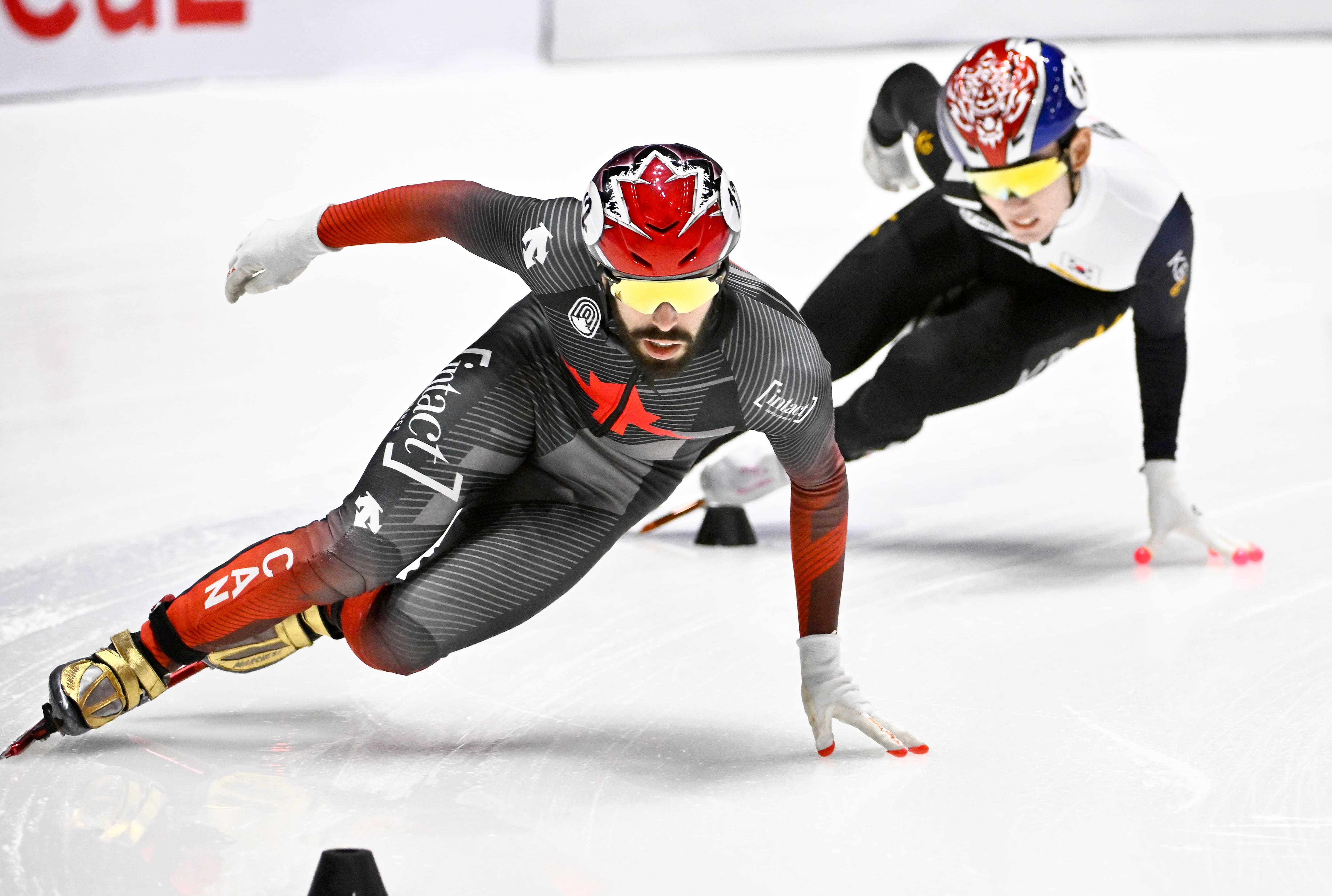 Stephen Dubois vince l'oro nei 500 metri