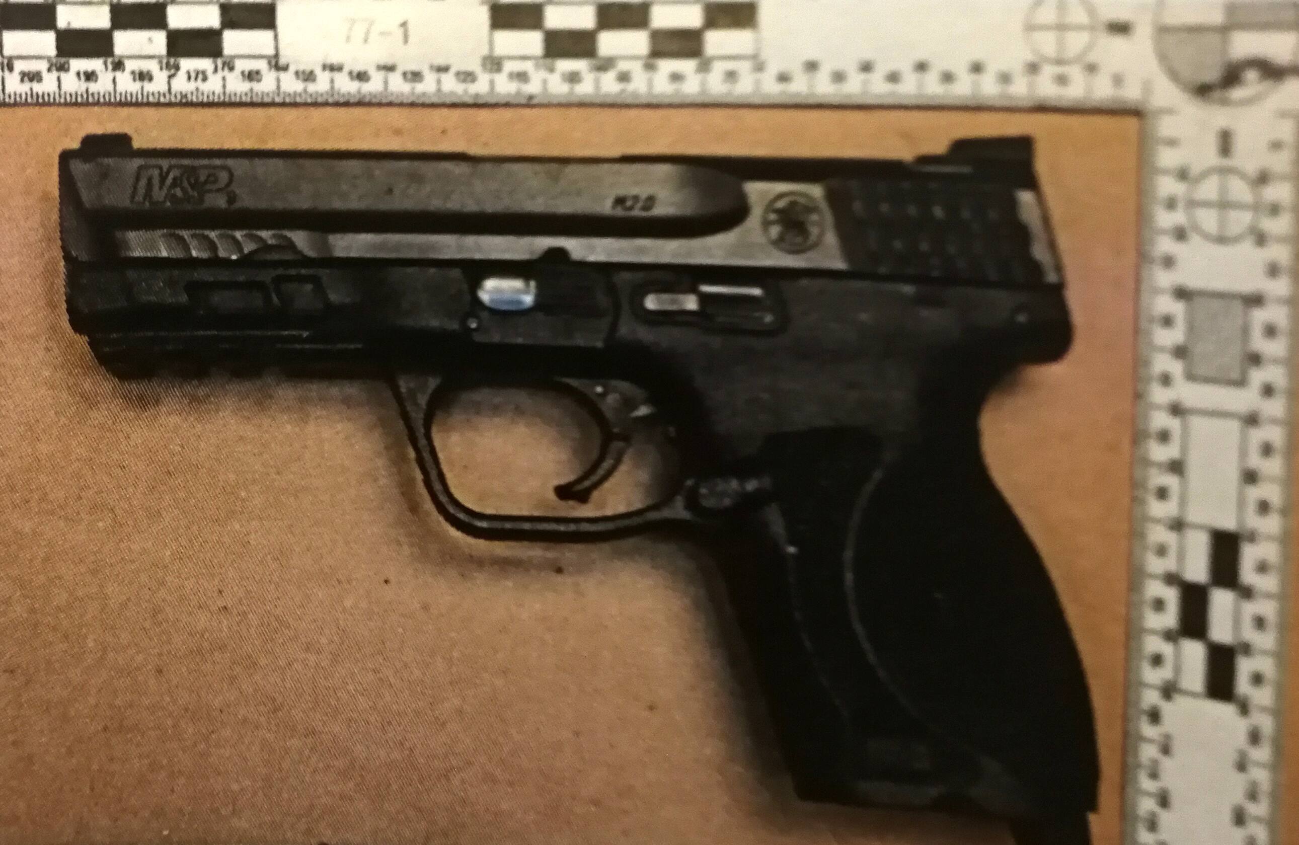Arme à feu à Montréal: un jeune immature implore le juge de le libérer ...