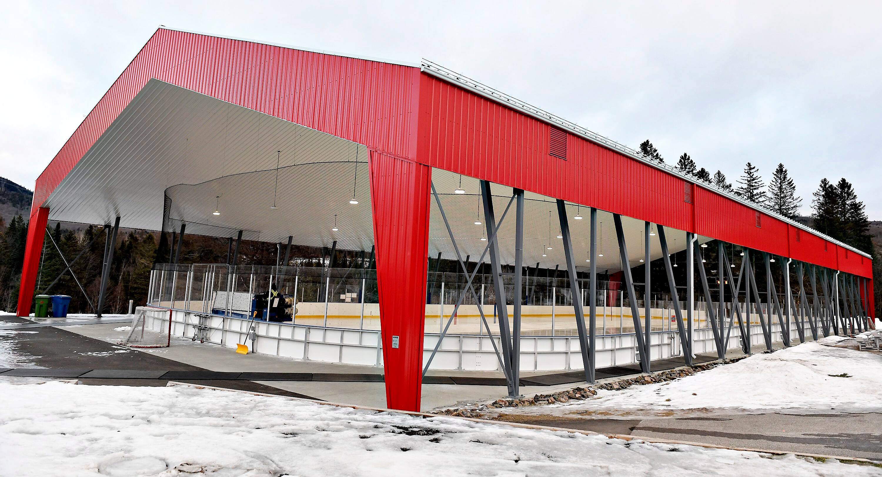 La patinoire couverte réfrigérée de Stoneham victime de sa popularité | JDQ