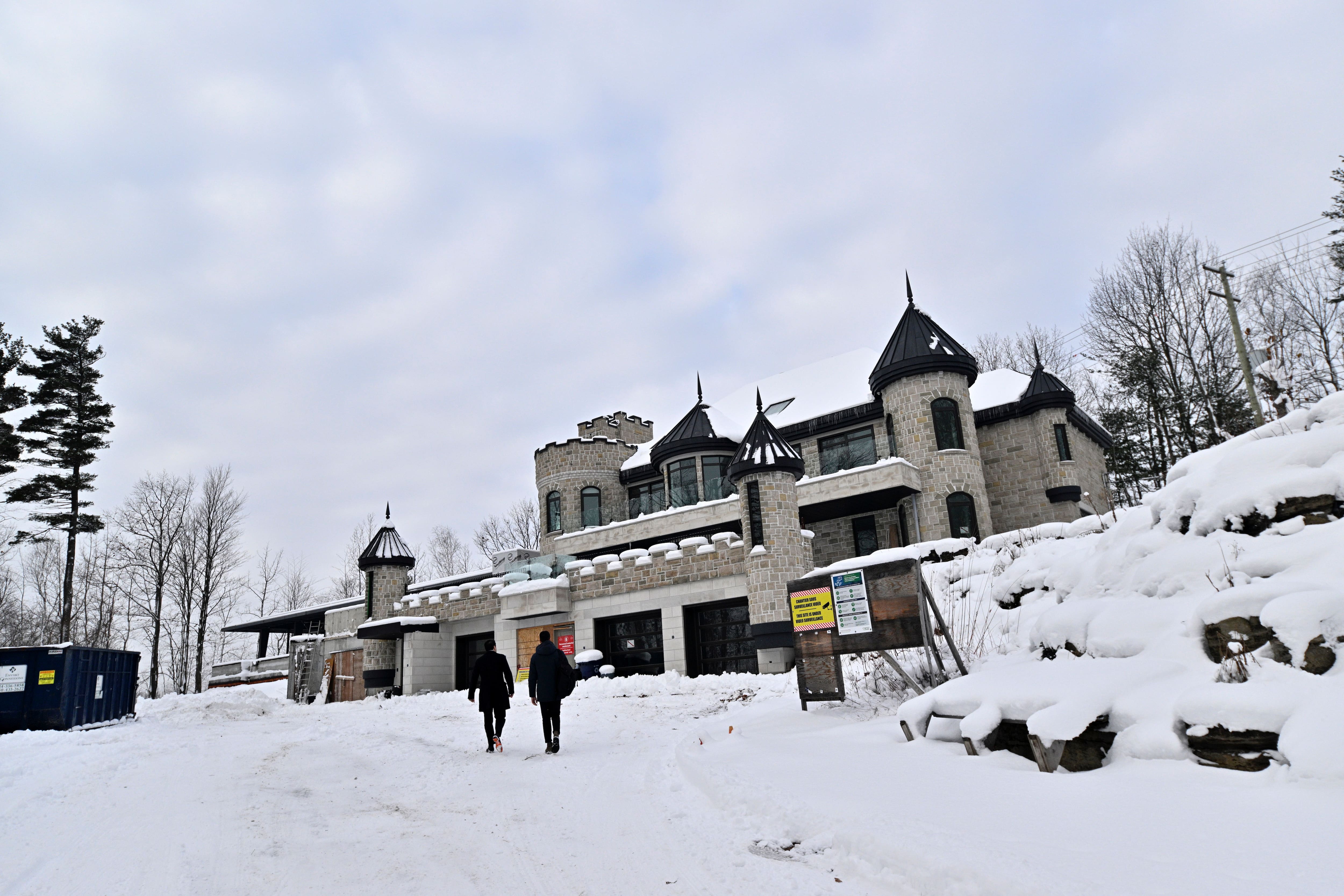 [EN IMAGES] Le château de James William Awad n’a rien d’un conte de ...