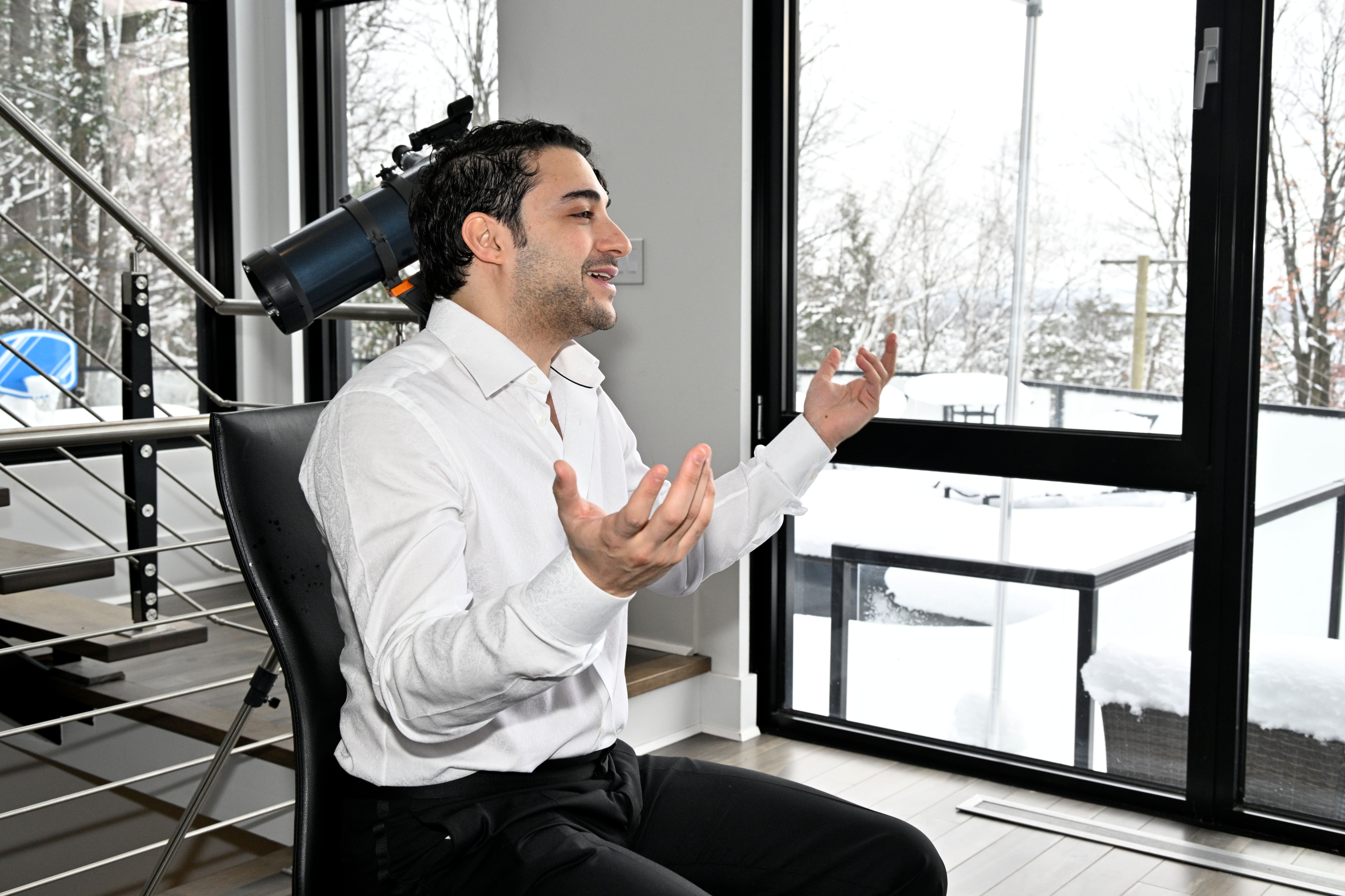 Un an plus tard, James Awad ne referait pas son party dans un vol de ...