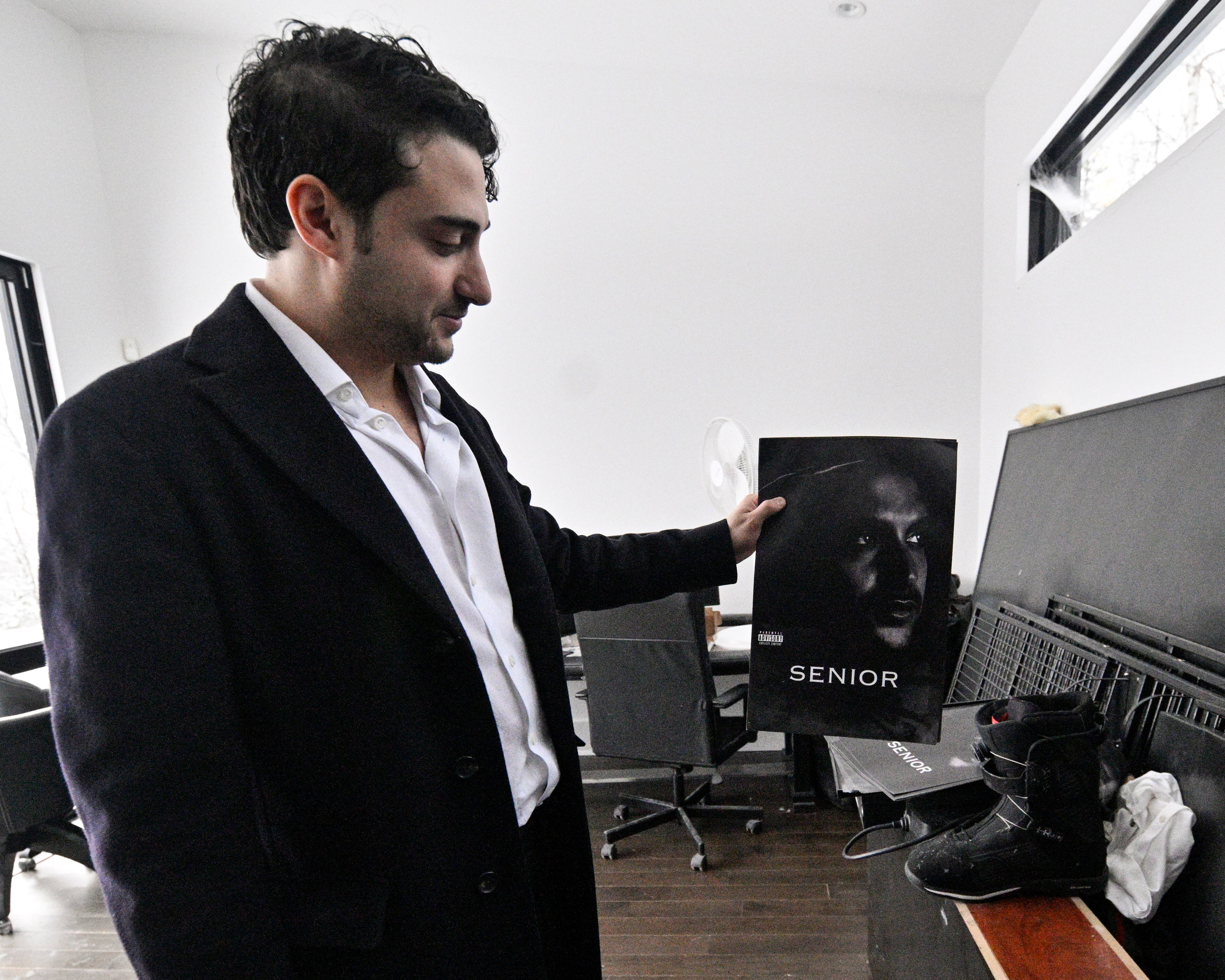 Un an plus tard, James Awad ne referait pas son party dans un vol de ...