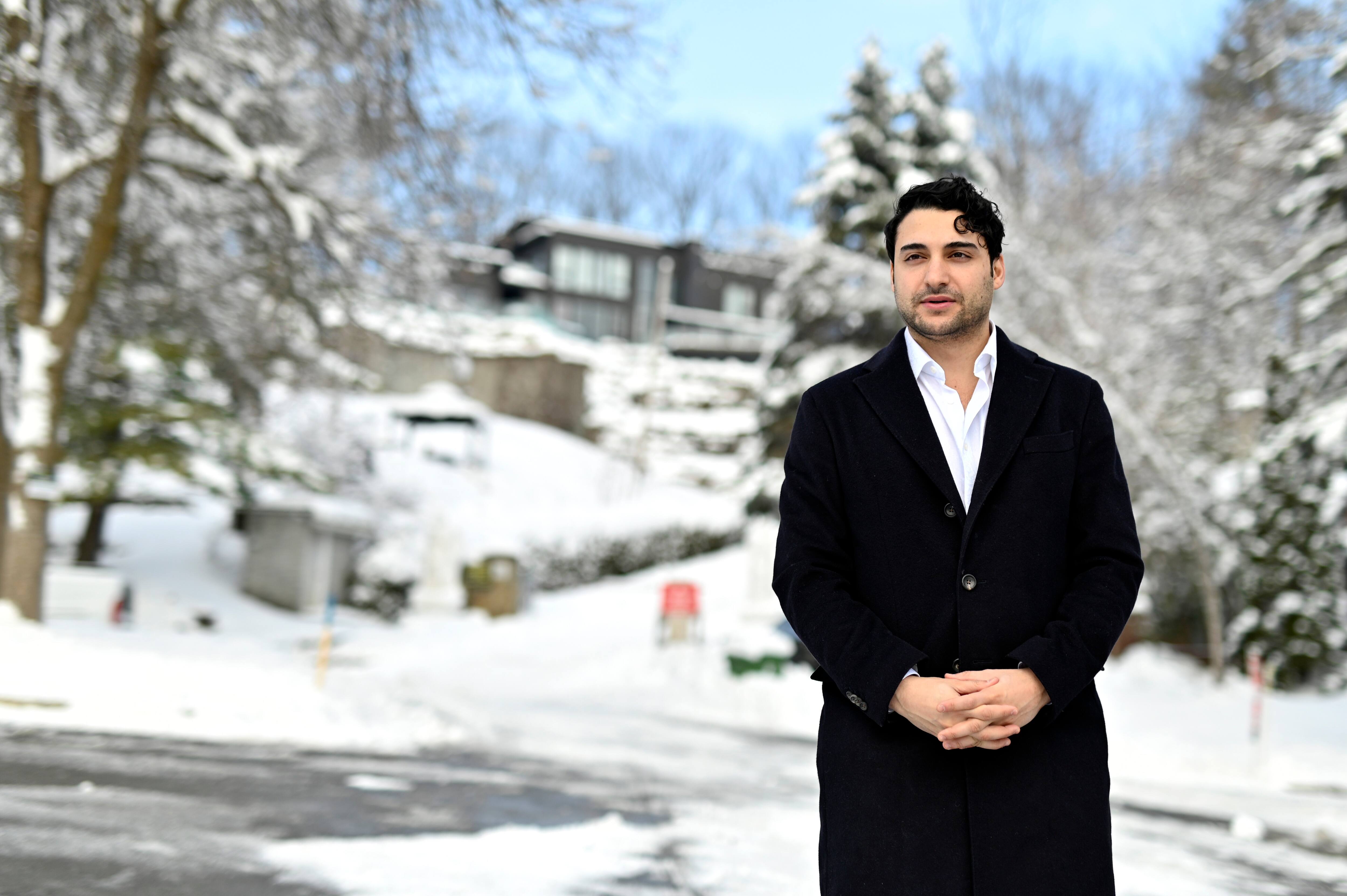 Un an plus tard, James Awad ne referait pas son party dans un vol de ...