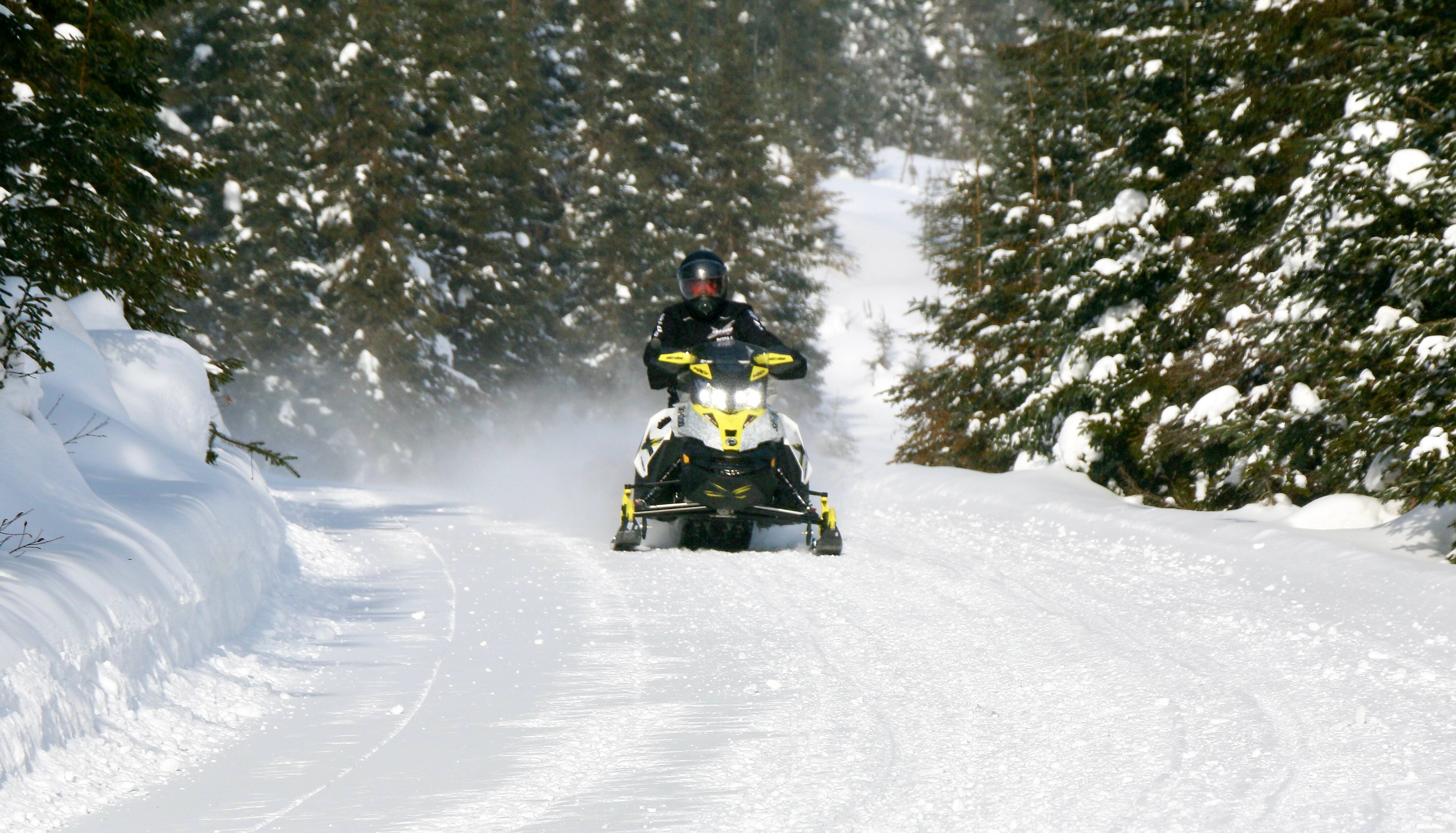 Des outils améliorés pour les motoneigistes | JDQ