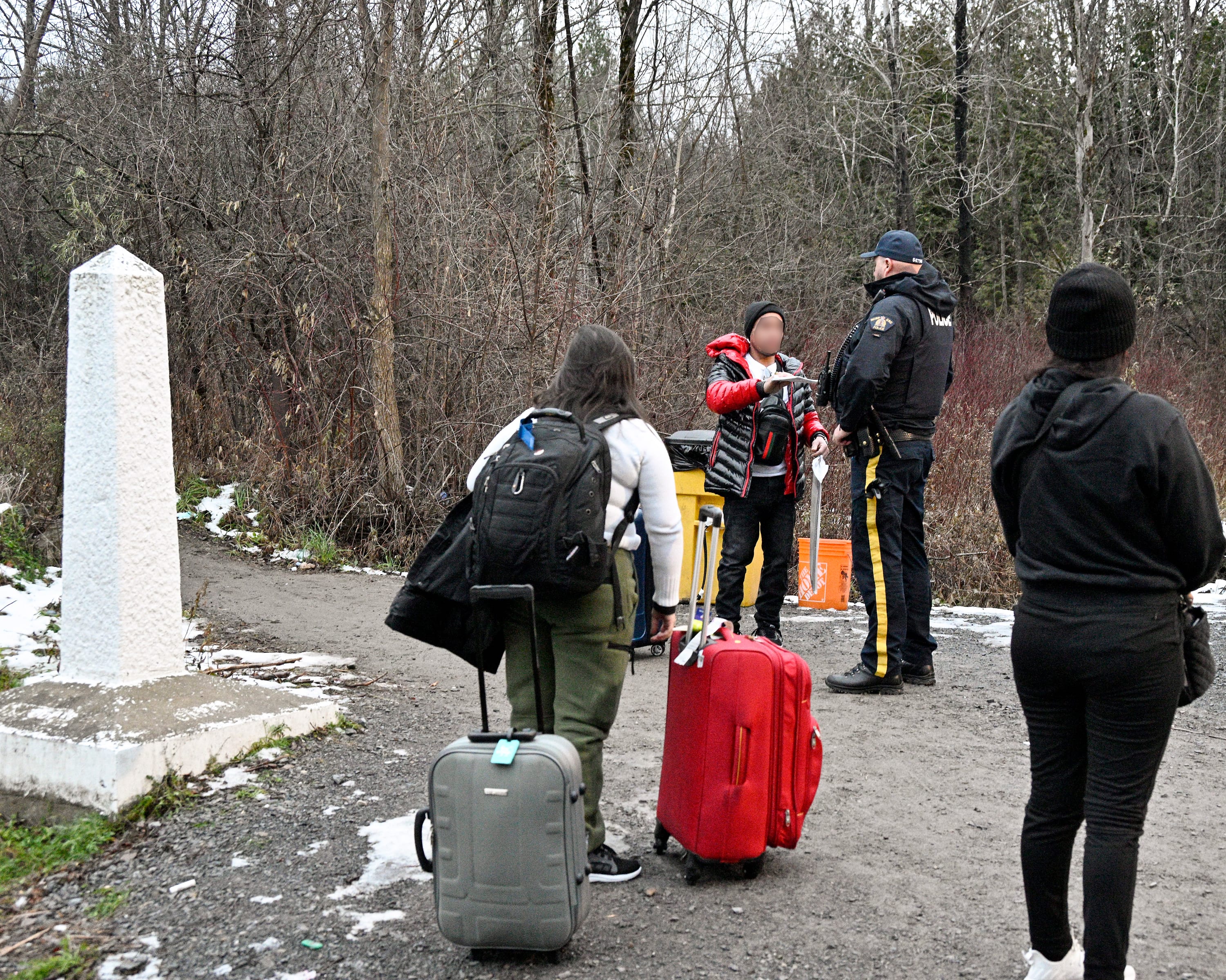 La gauche mondaine et le chemin Roxham | JDM