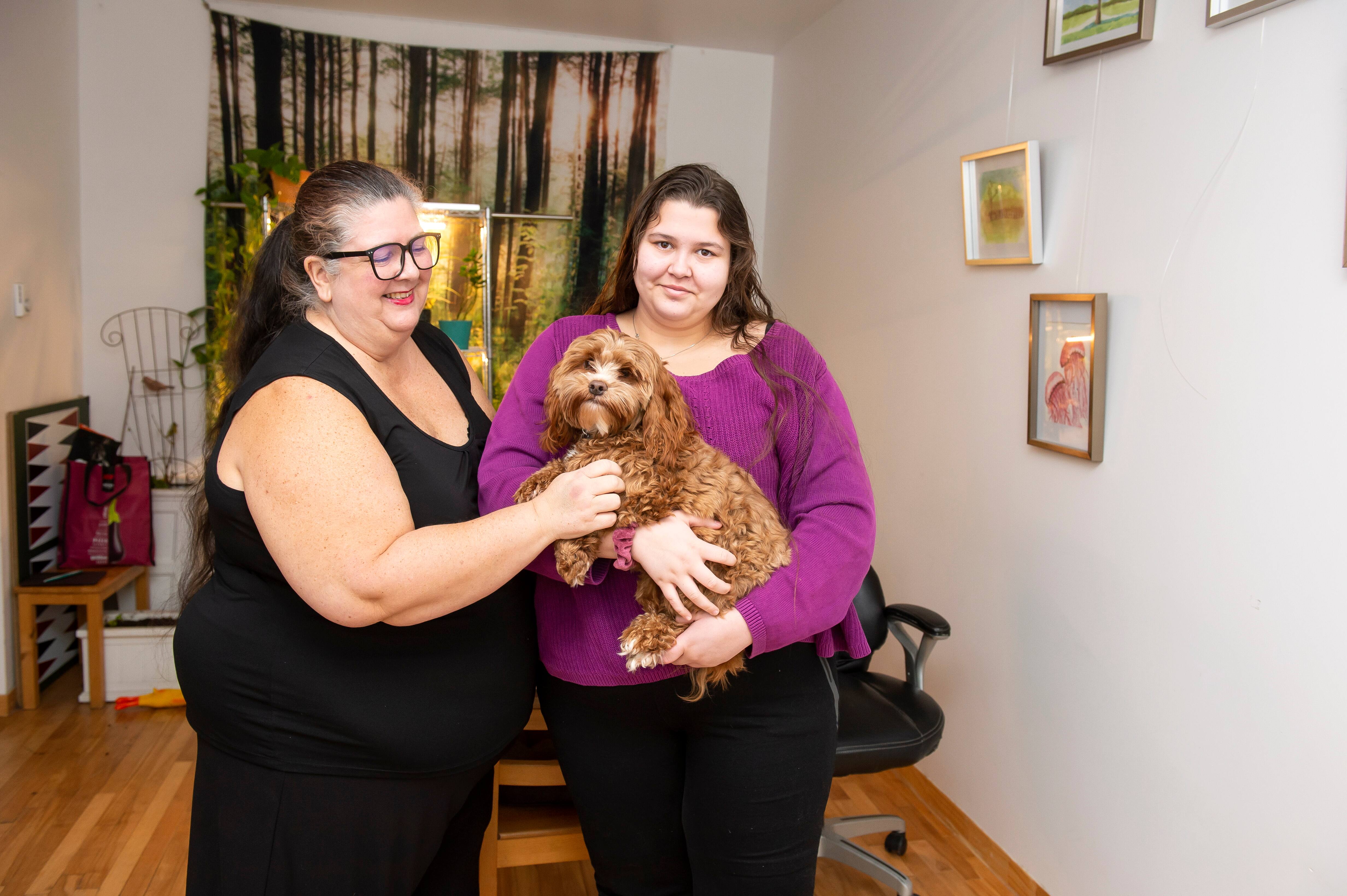 L’inflation les pousse à trouver un second emploi pour joindre les deux ...