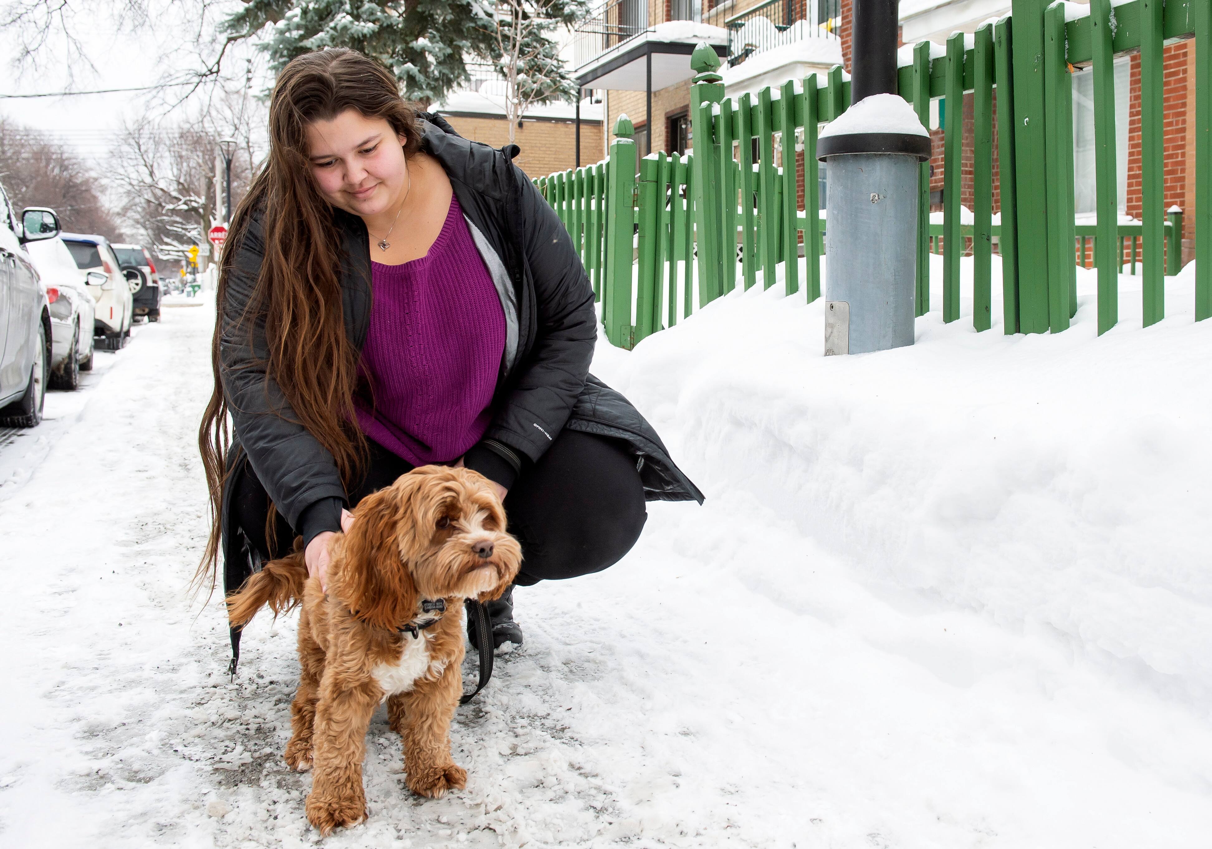 L’inflation les pousse à trouver un second emploi pour joindre les deux ...