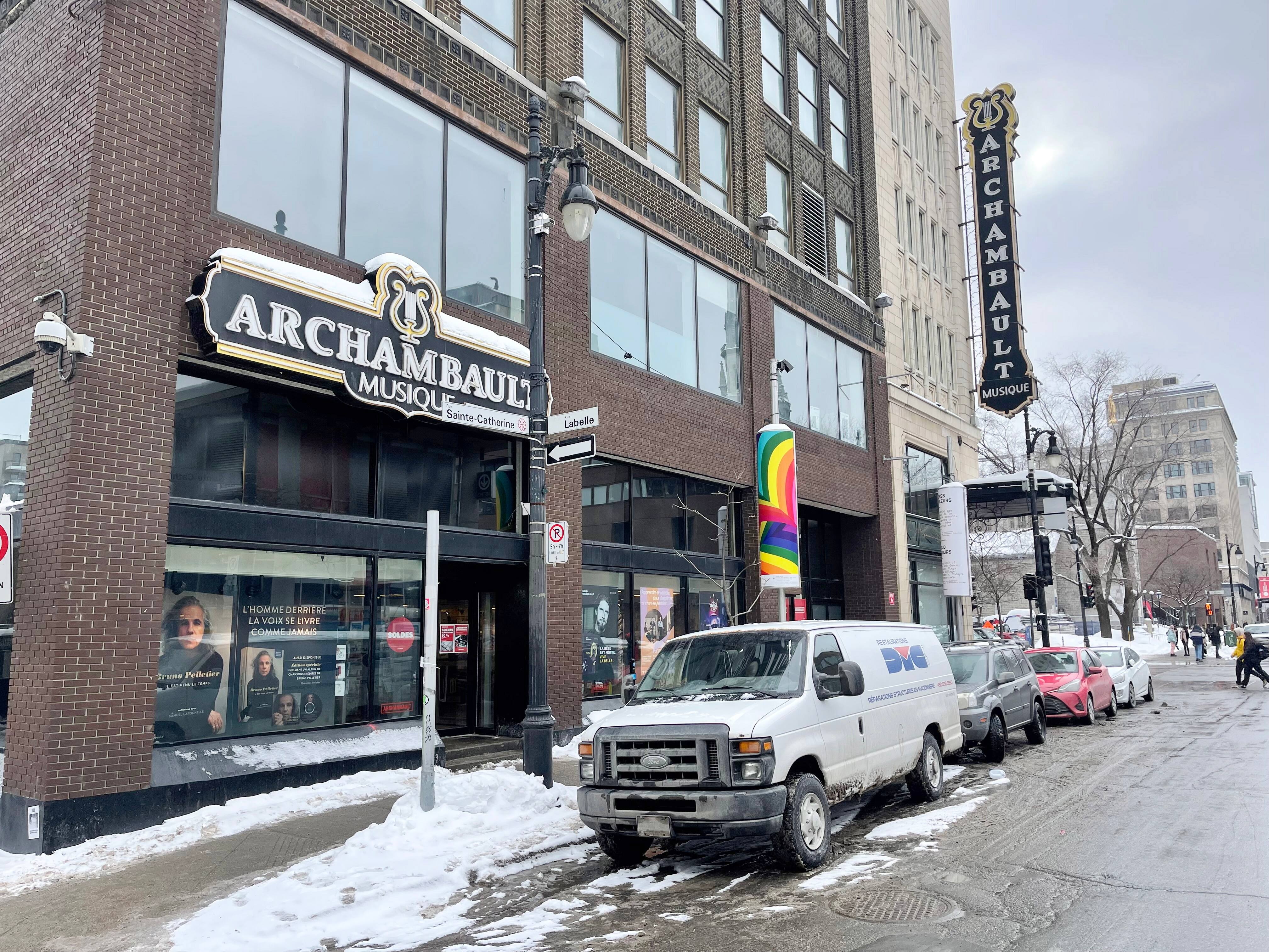 Fermeture du Archambault sur la rue Berri: des employés tristes (mais ...