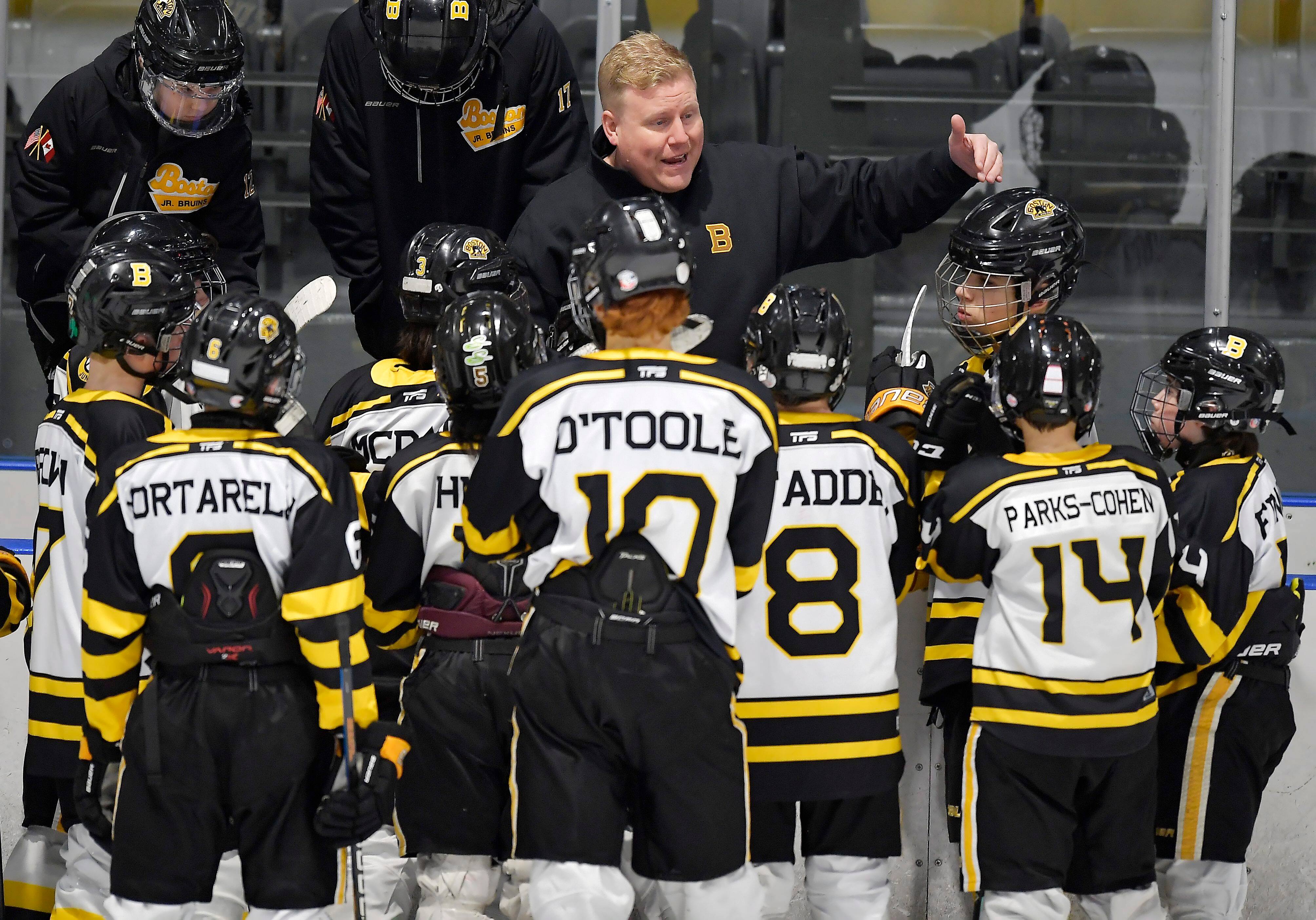 Tournoi pee-wee de Québec: l'équipe des Bruins Junior de Boston ...