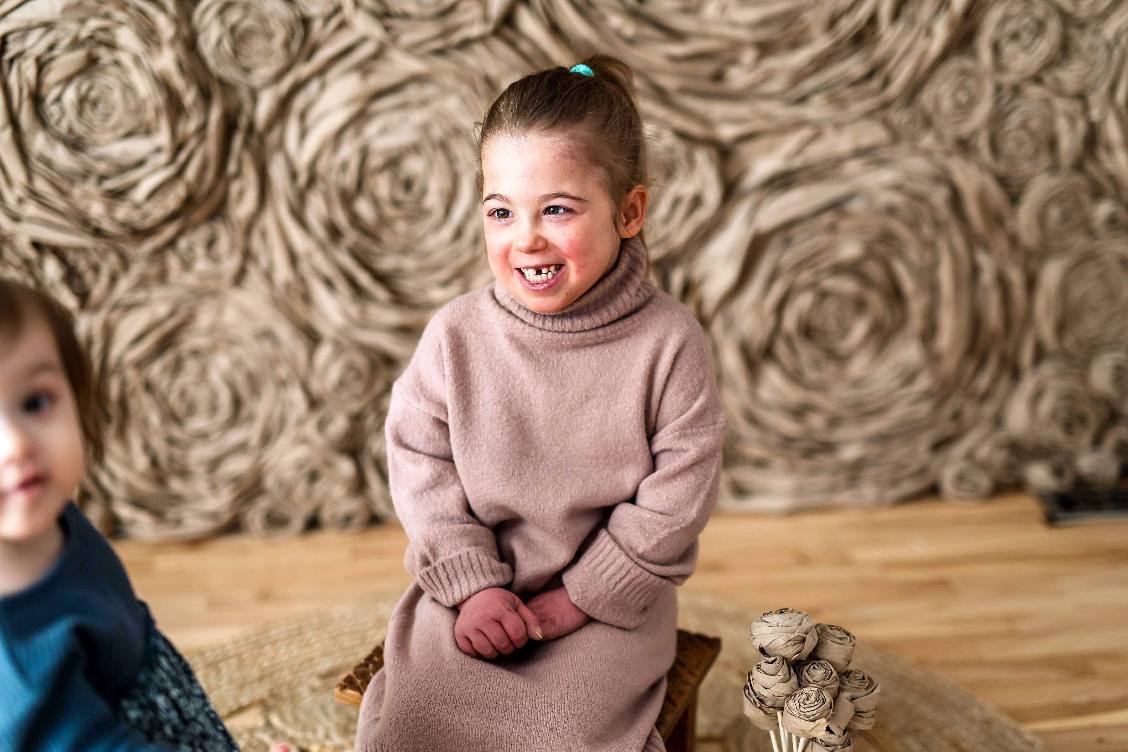 La petite Charlie attend toujours un cœur depuis cinq ans | JDM