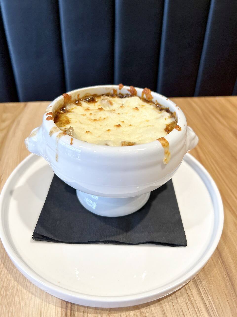Assiettes à partager, nachos et bonnes bières: découvrez une nouvelle ...