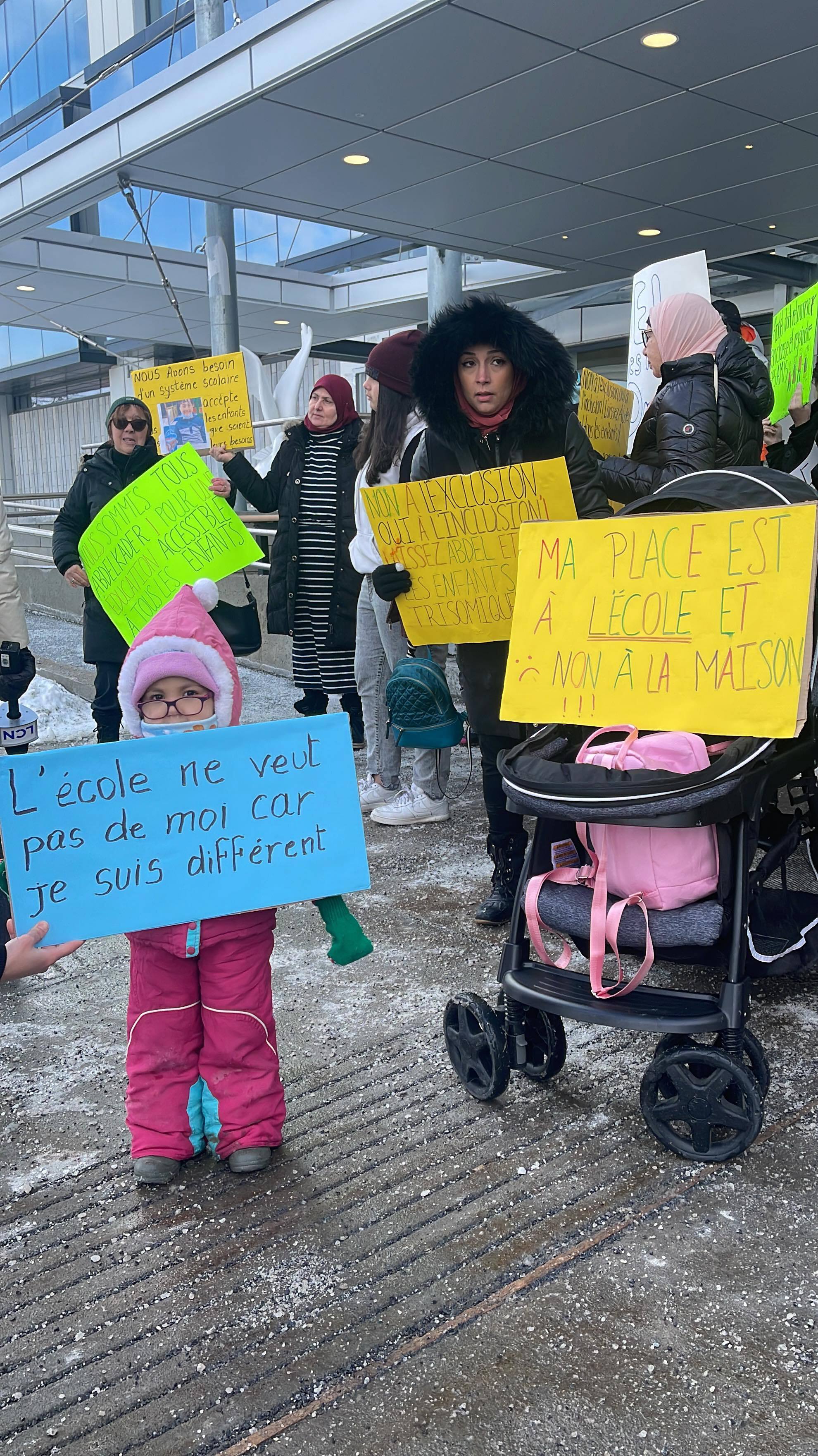 «Abdel veut aller à l’école»: un enfant trisomique manifeste pour son ...