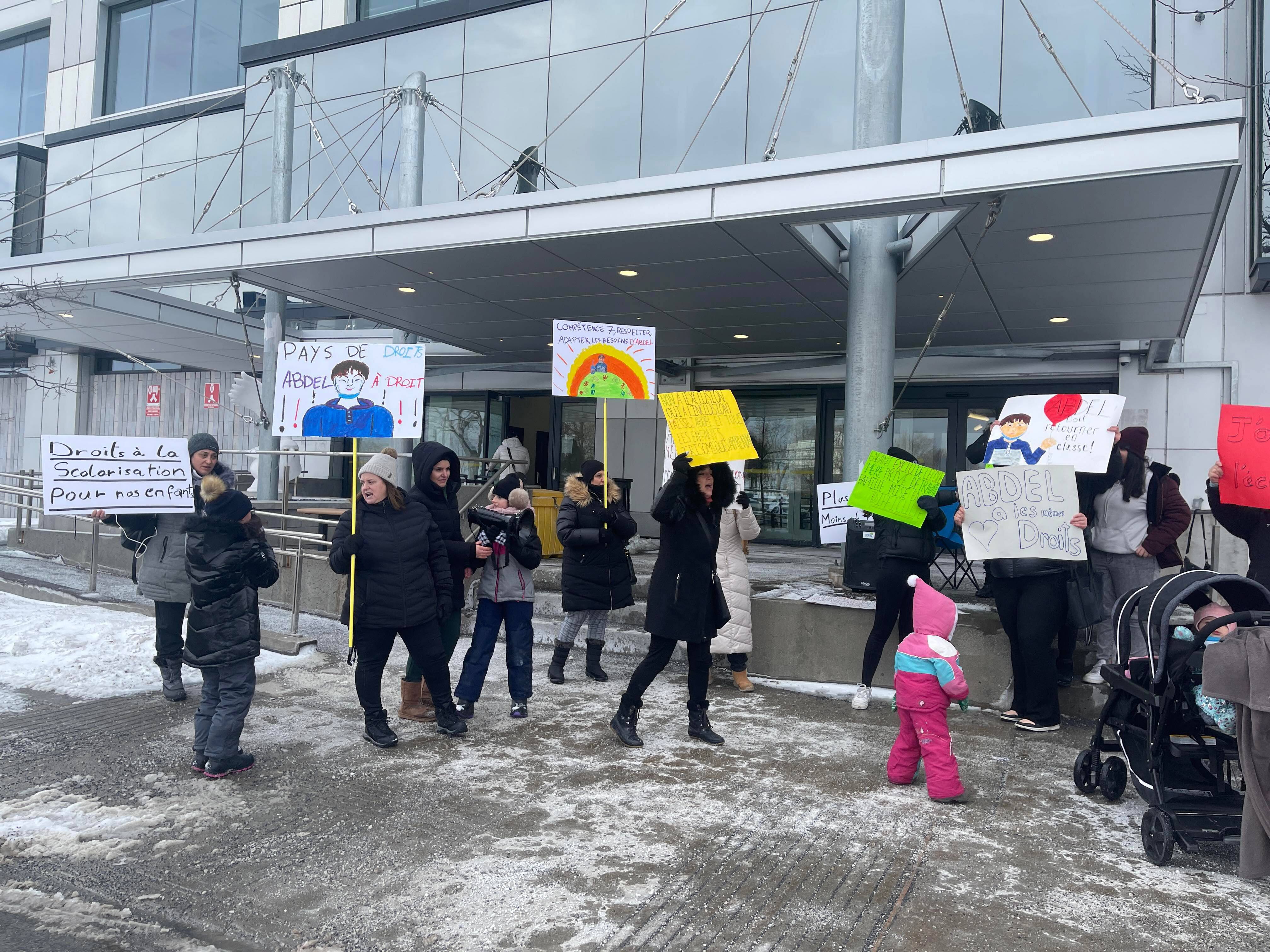 «Abdel veut aller à l’école»: un enfant trisomique manifeste pour son ...