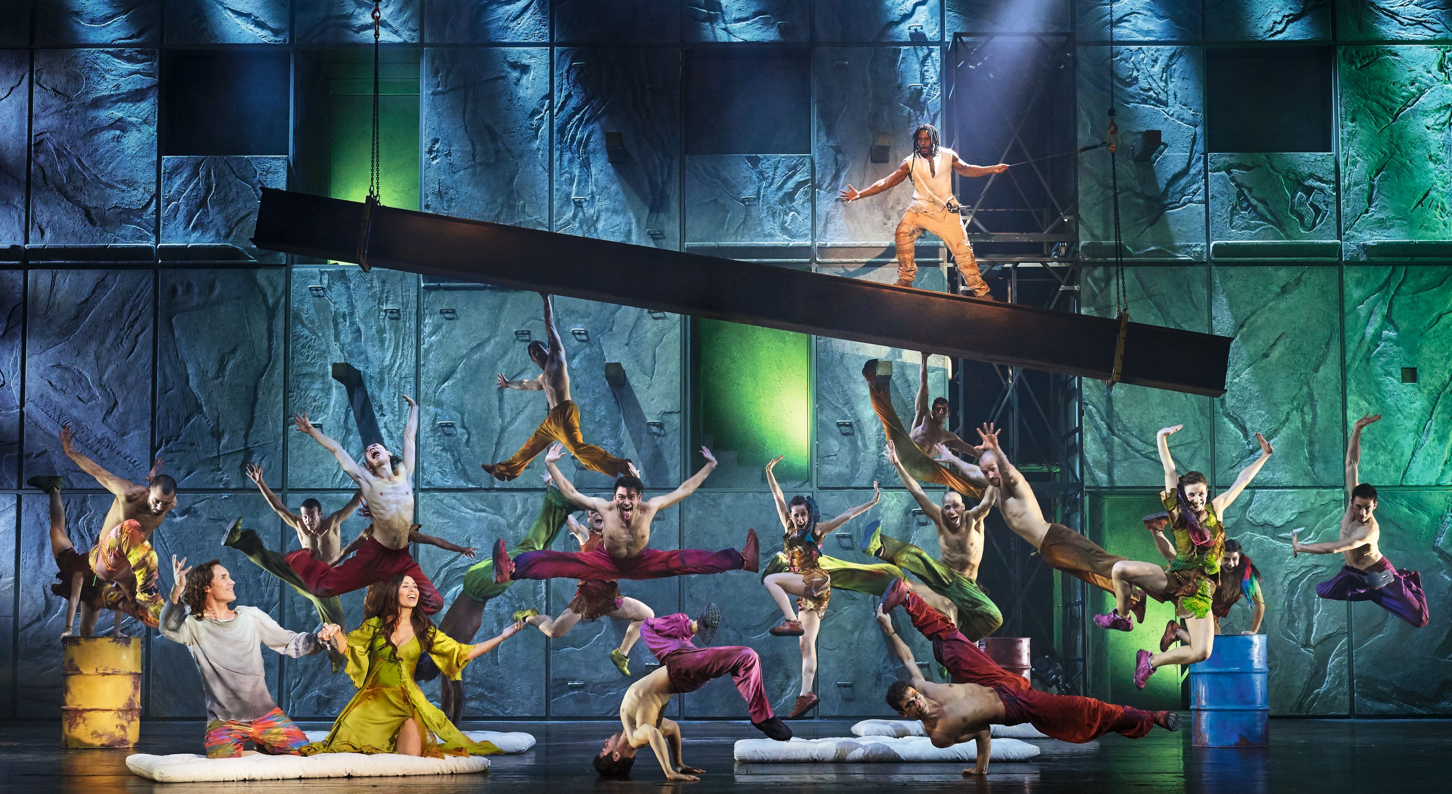 Le spectacle musical «Notre Dame de Paris» s’installe sur Broadway pour ...