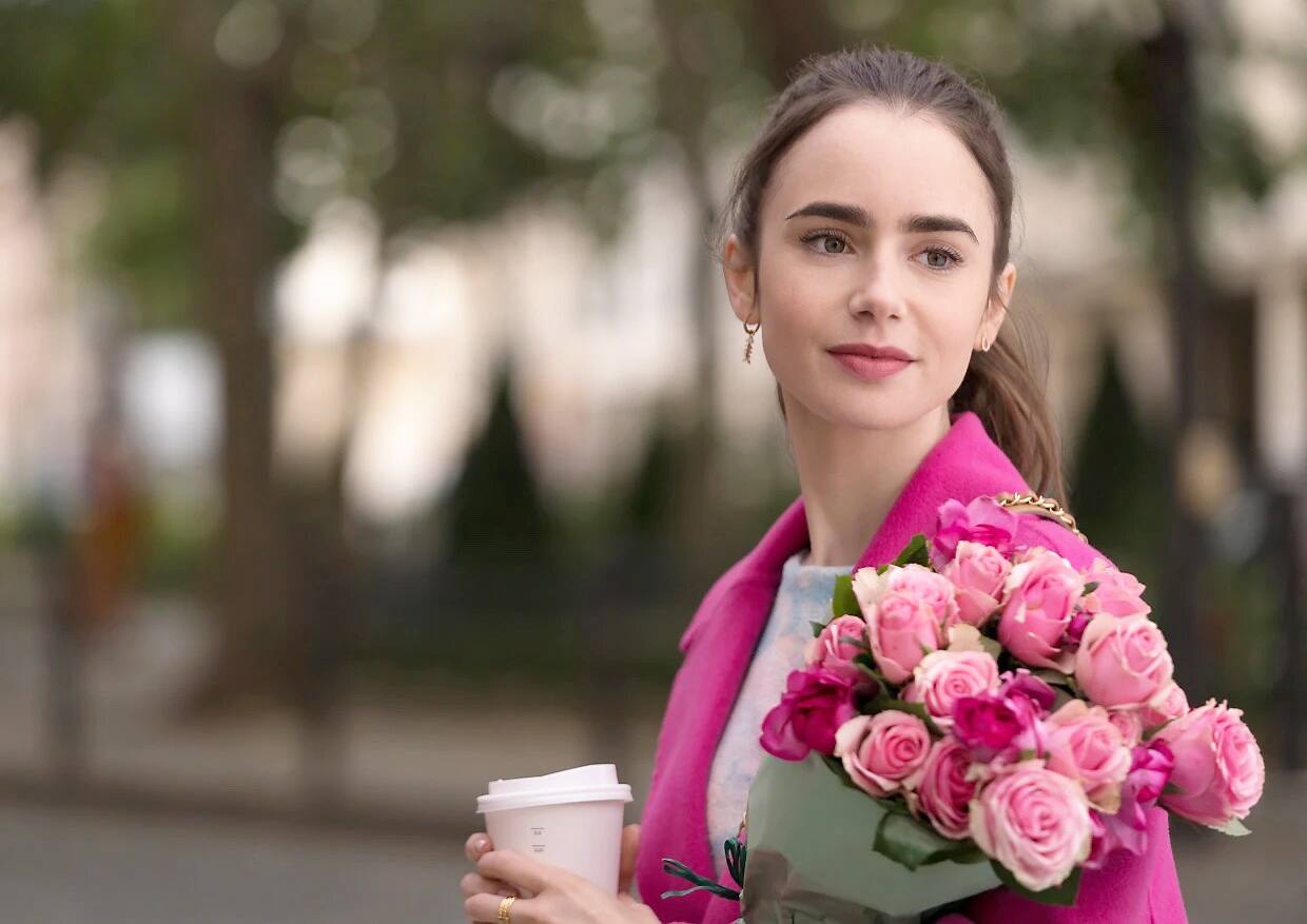 VIDÉO VIRALE | L’actrice Lily Collins chante un succès de son père Phil ...