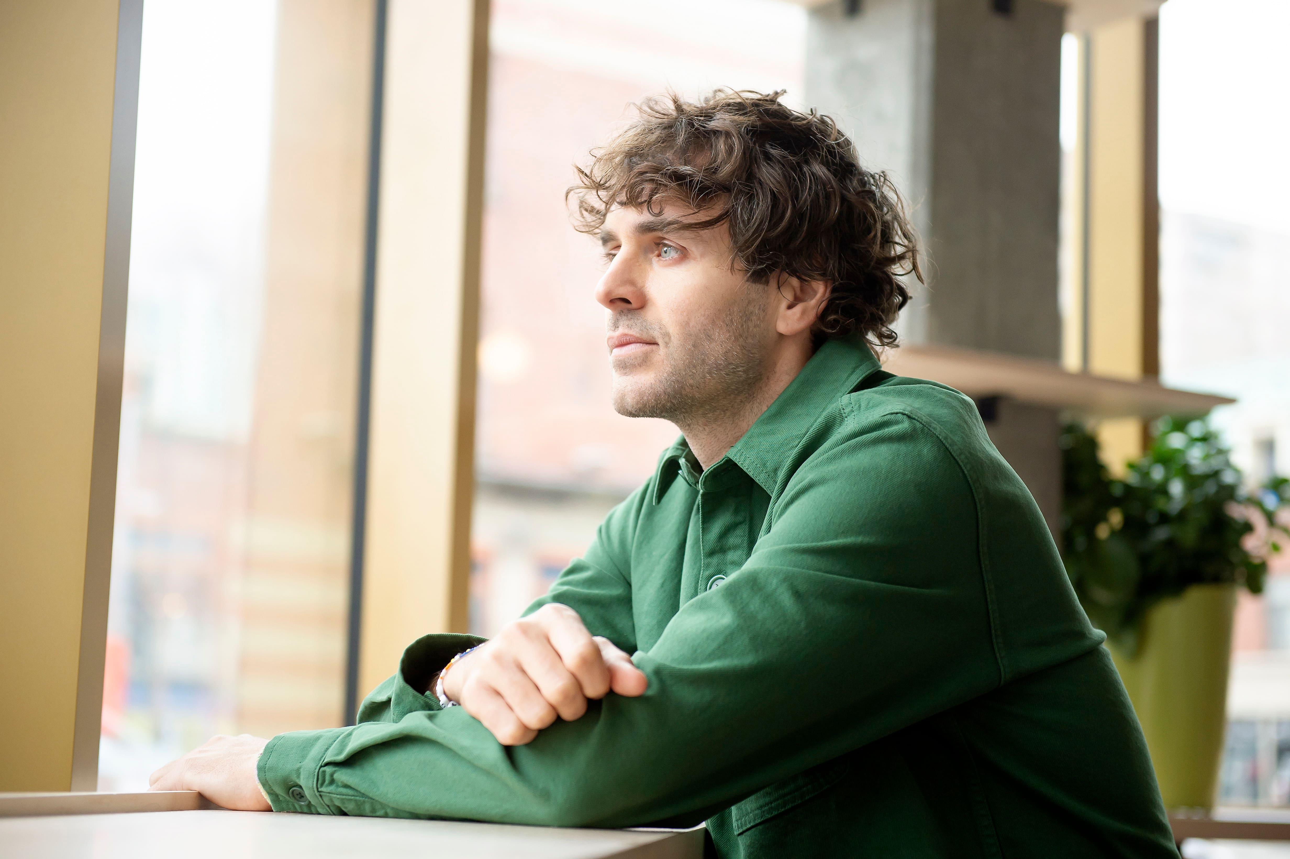 Alex Nevsky offre un aperçu de son retour sur scène | JDM