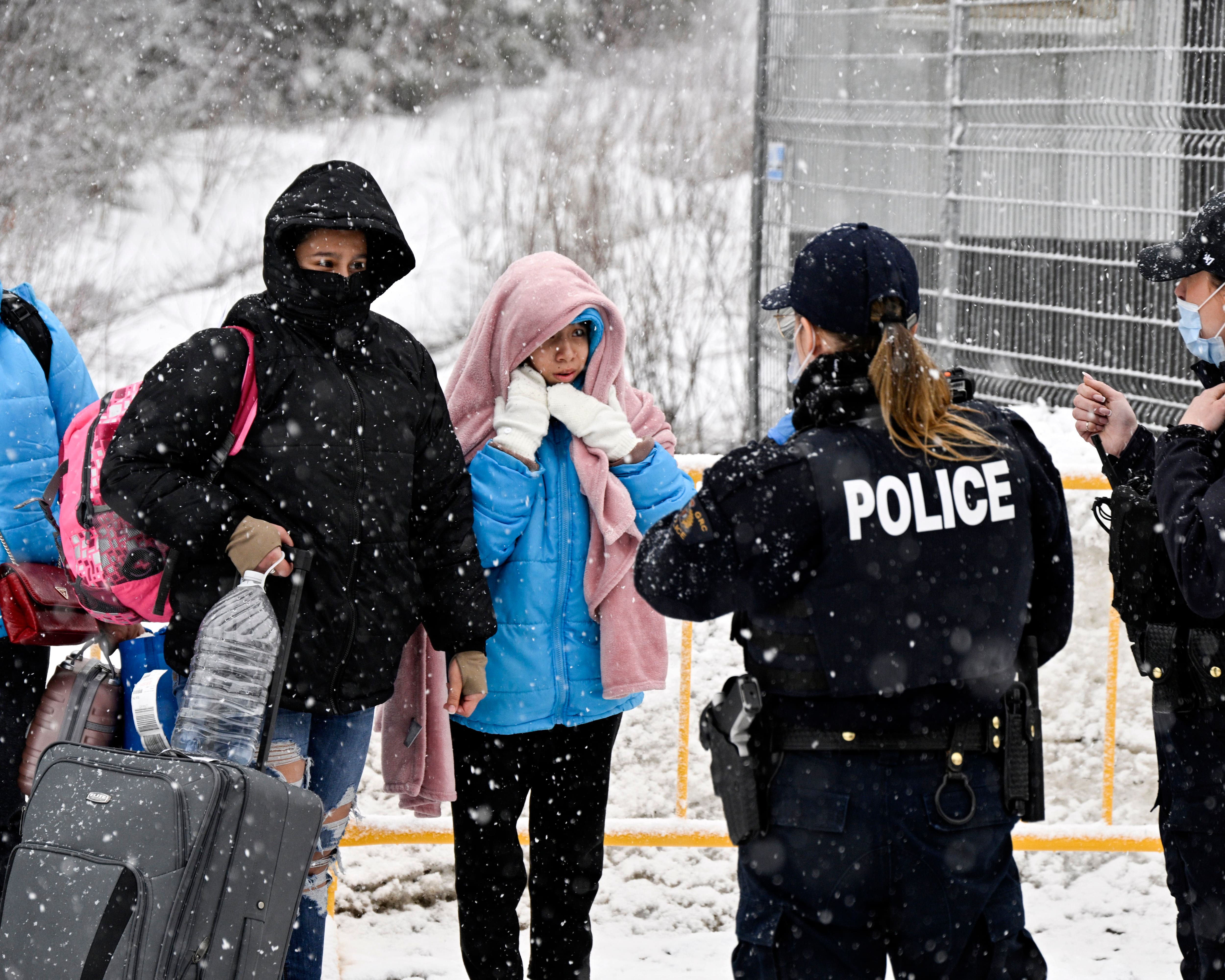 Fermeture du chemin Roxham: des migrants affectés par les changements ...