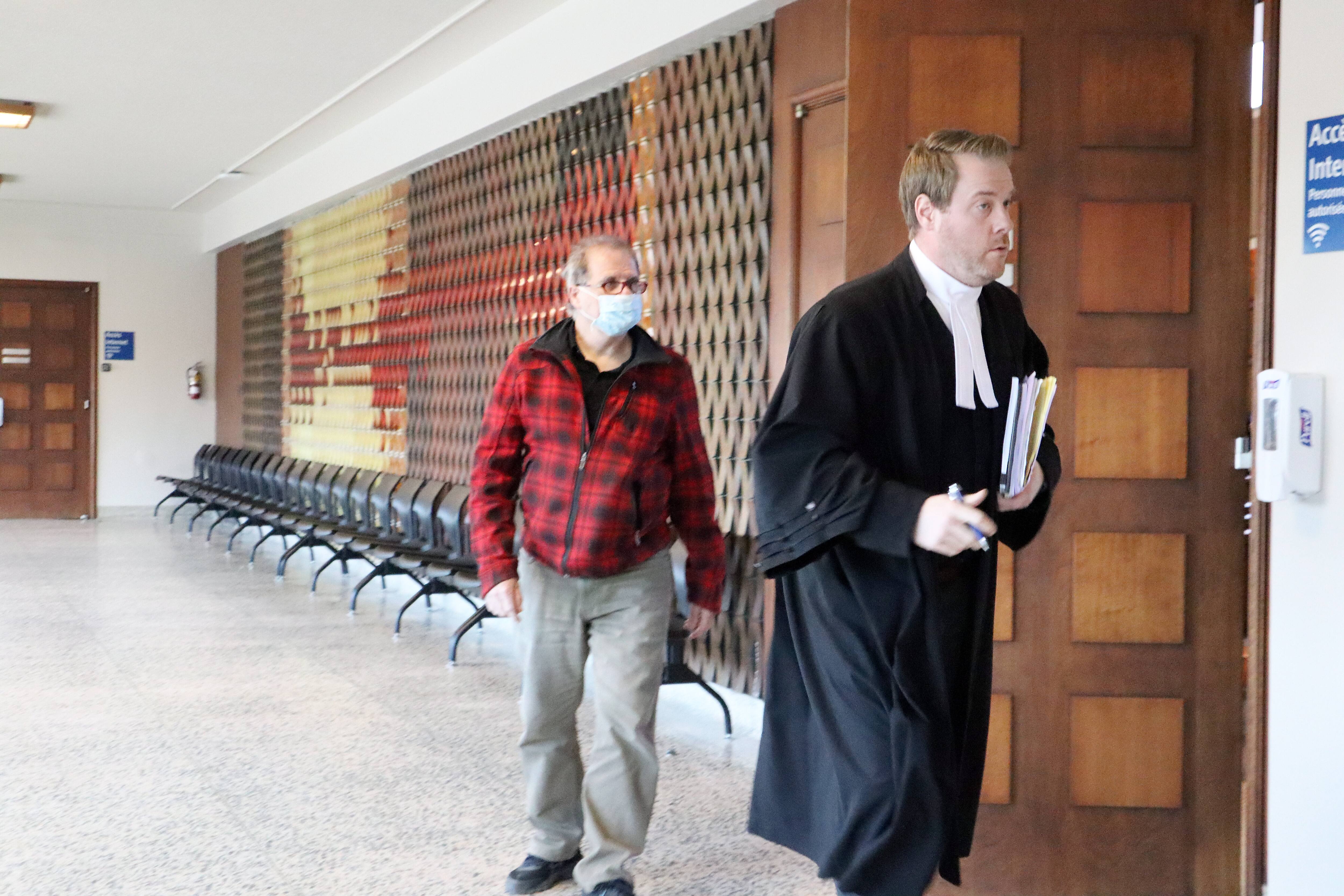 Un prof de Drummondville qui a mis une élève enceinte risque 2 ans de ...