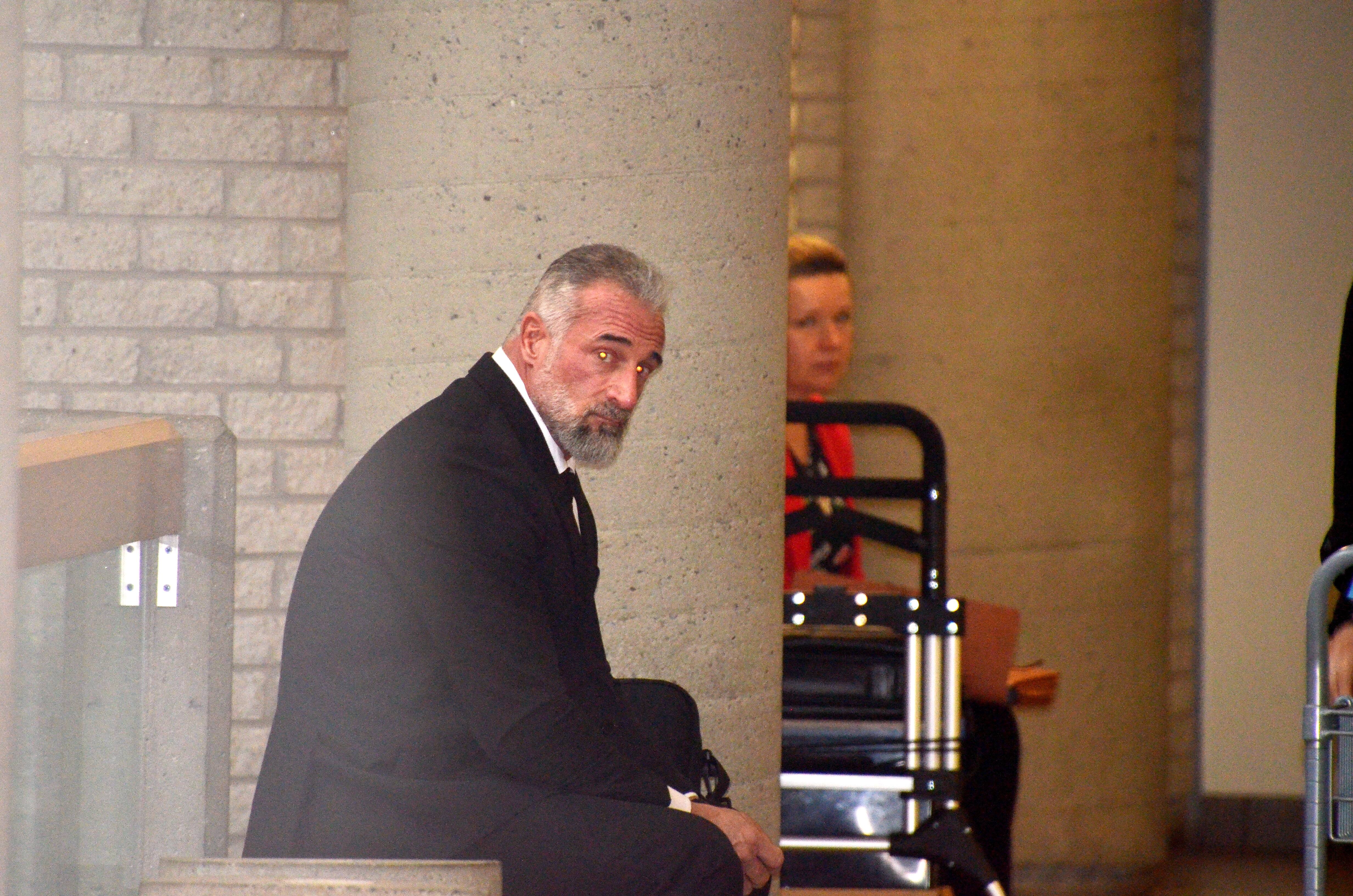 Agression sexuelle et voies de fait: un procès pour un flic déchu qui a ...