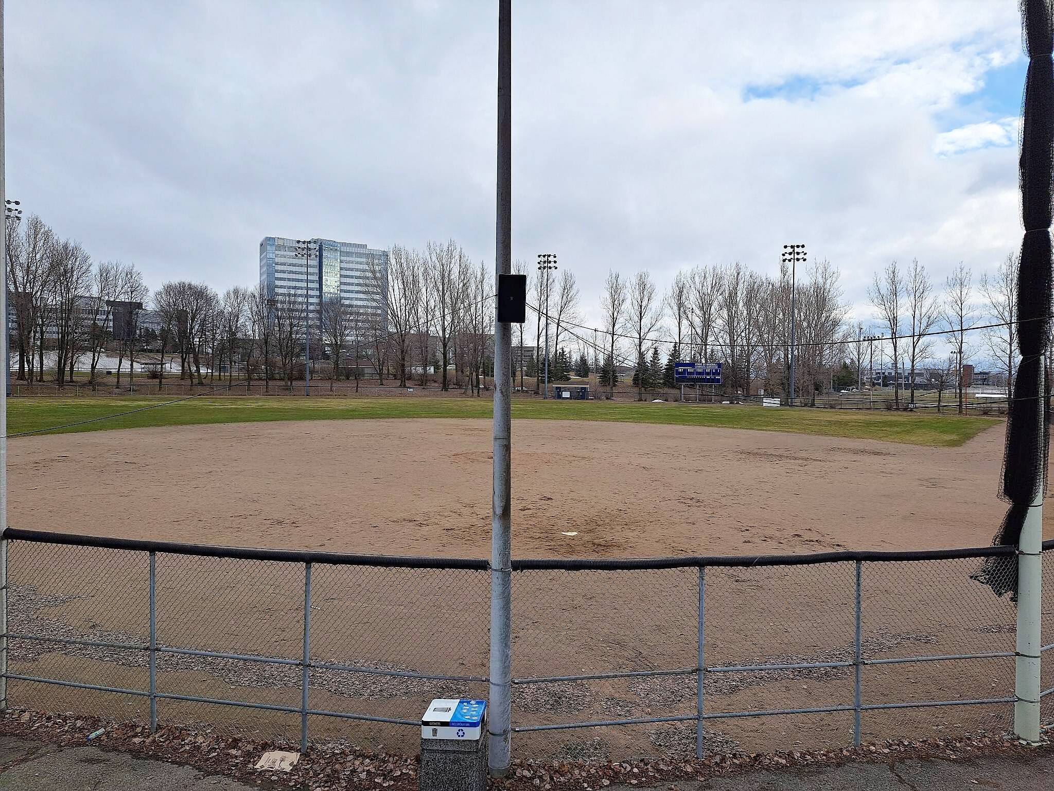[PHOTOS] Georges Maranda mérite mieux que ce terrain de baseball à ...