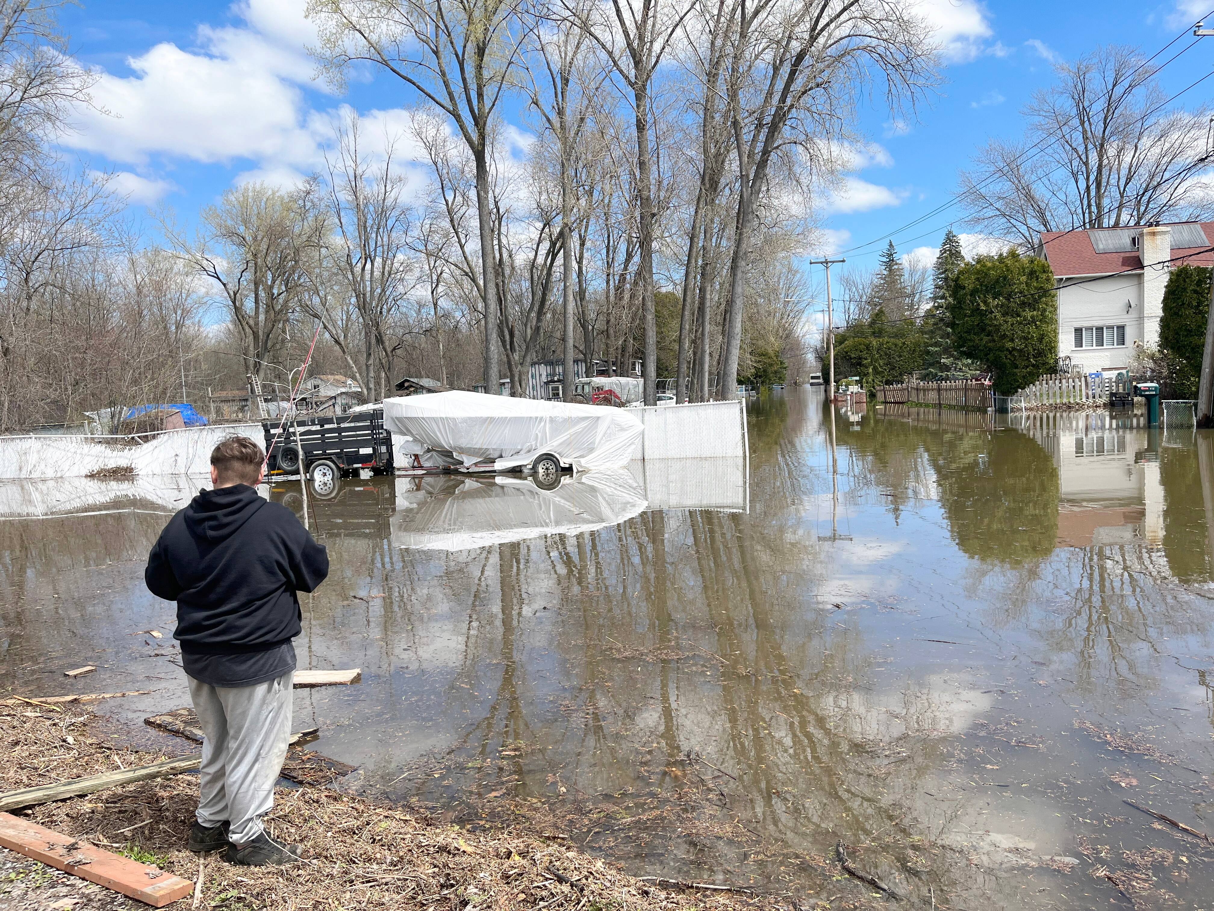 Pointe-Calumet inondée: «Je tente de retenir mes émotions devant mes ...