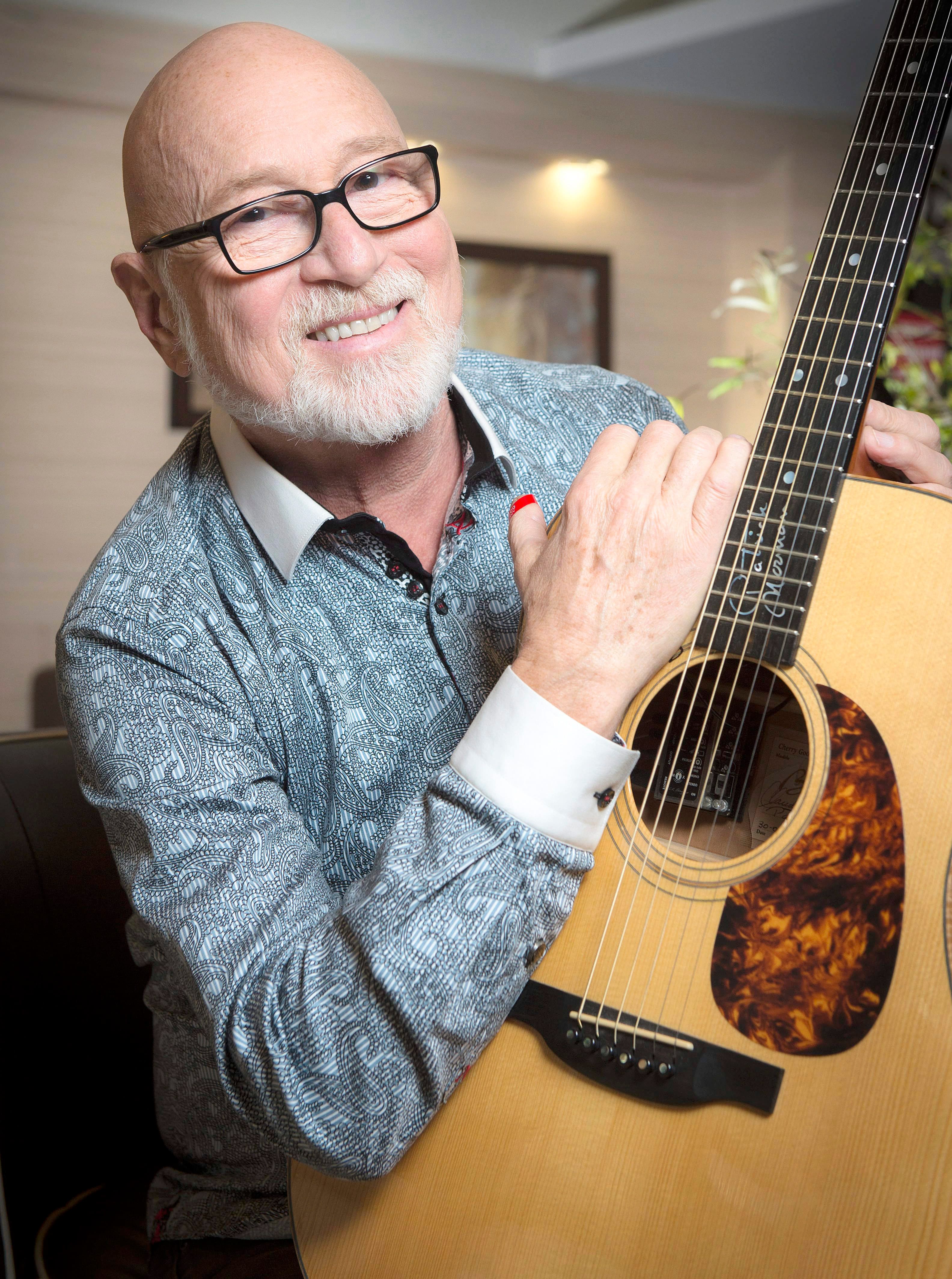 Voici cinq photos souvenirs du chanteur Patrick Norman | JDM