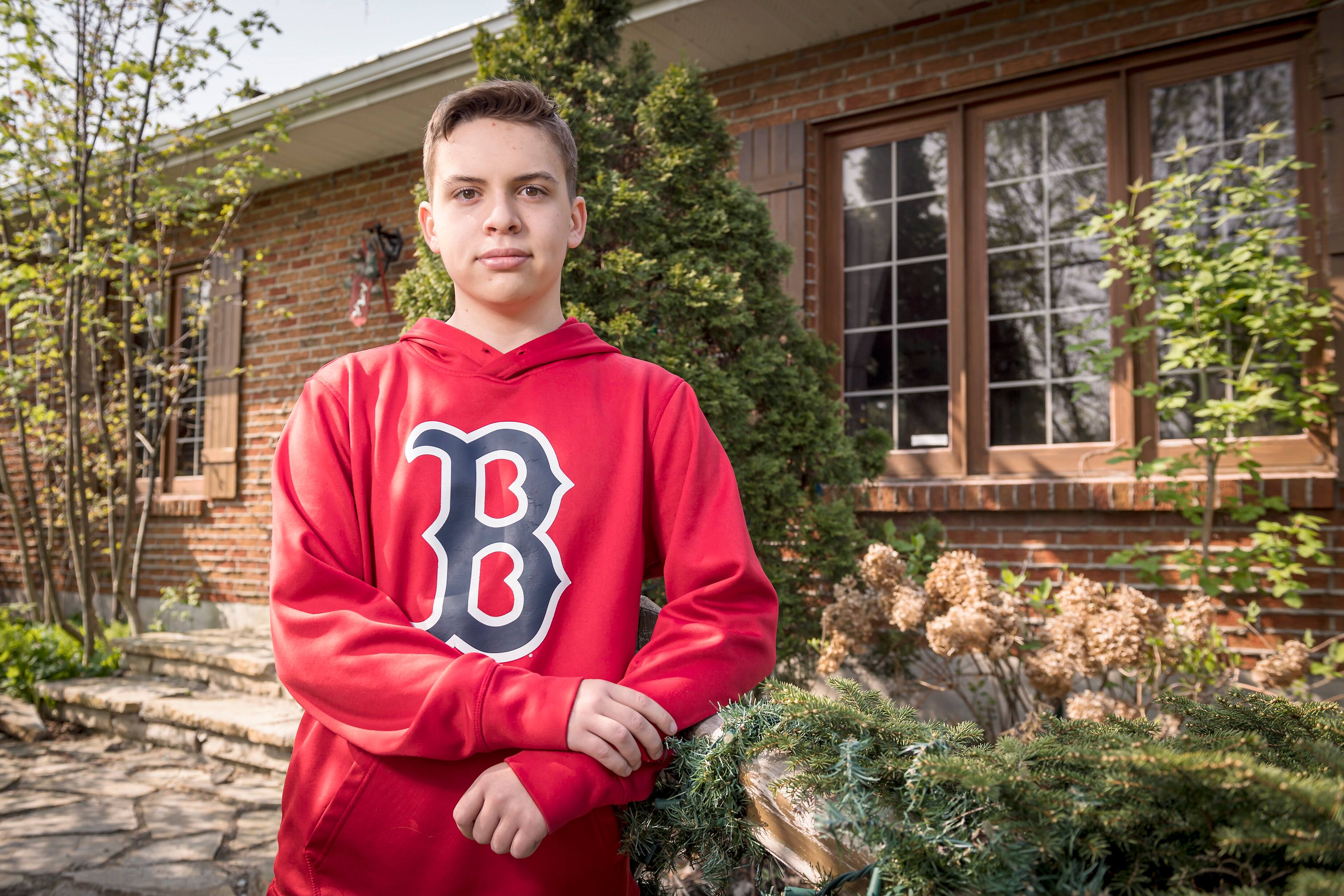 [VIDÉO] Des Québécois sont atteints d'un rare syndrome qui les rend ...