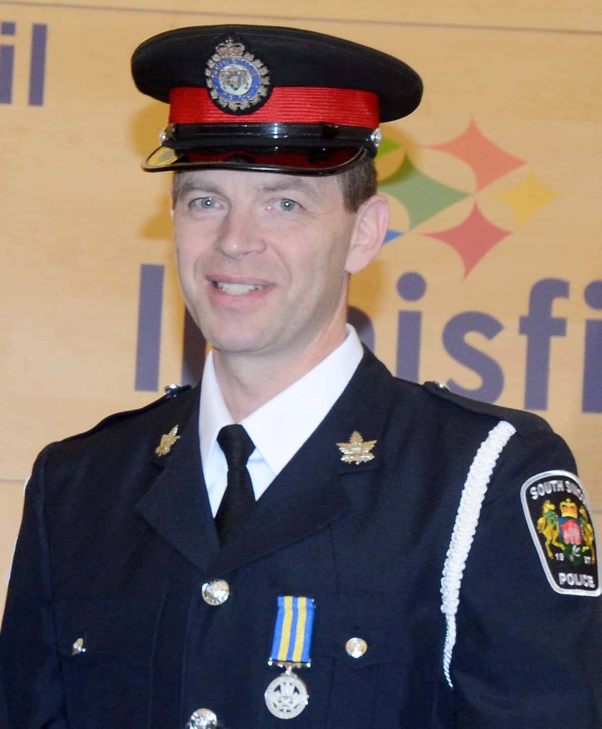 Un policier ontarien tué lors d'une intervention près du Québec | JDM