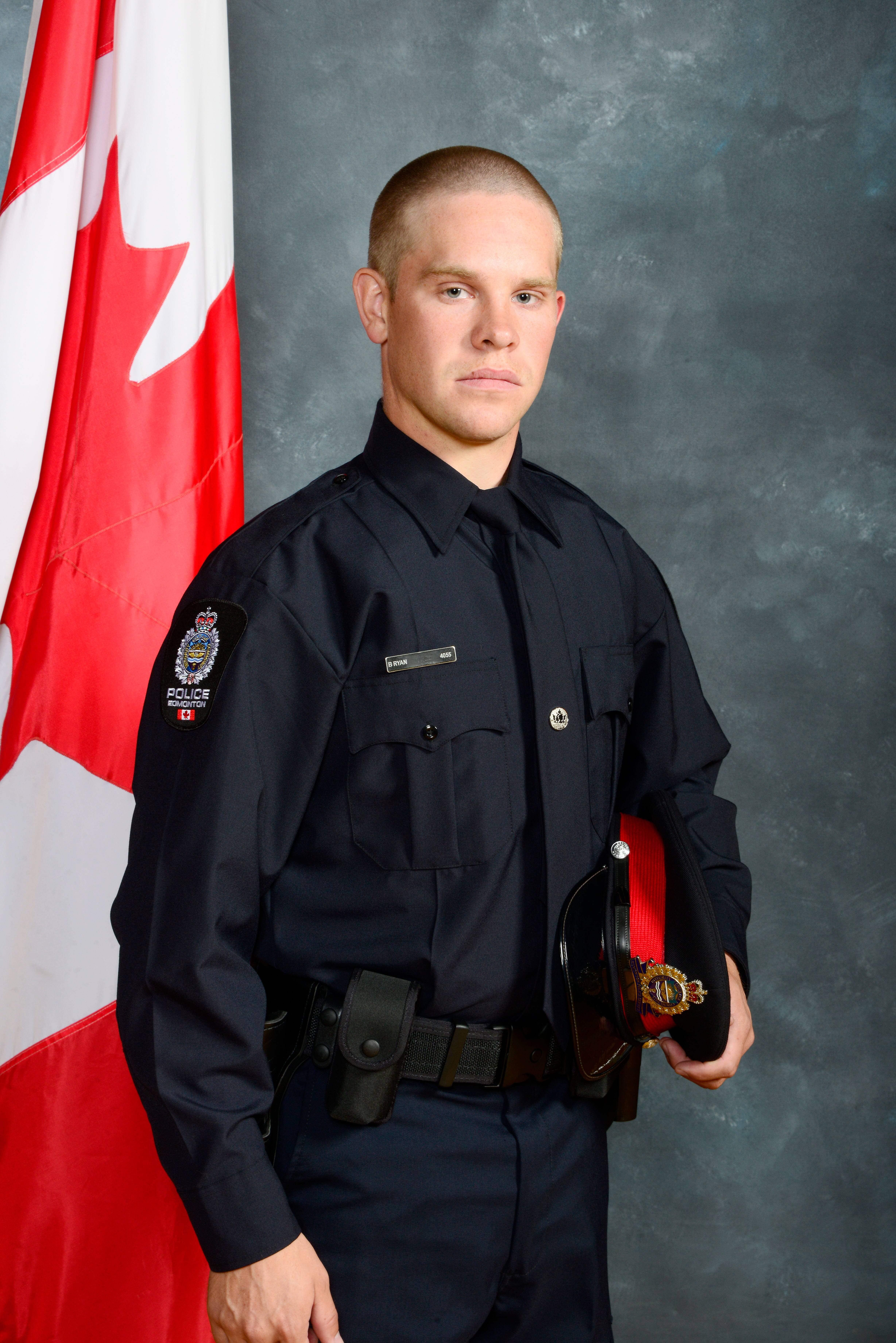 Un policier ontarien tué lors d'une intervention près du Québec | JDQ