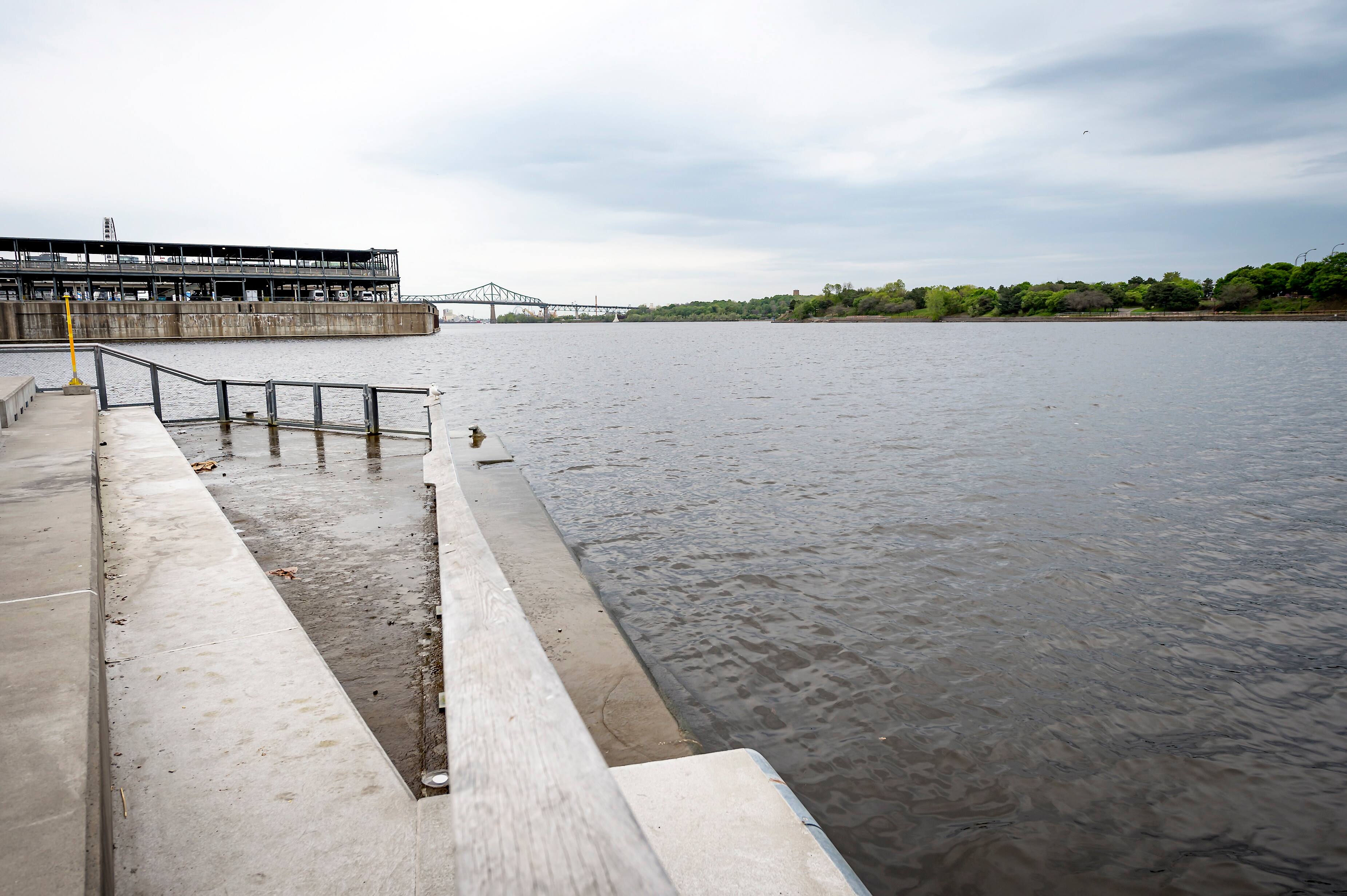Une Tour du Port de Montréal flambant neuve pour zieuter la silhouette ...