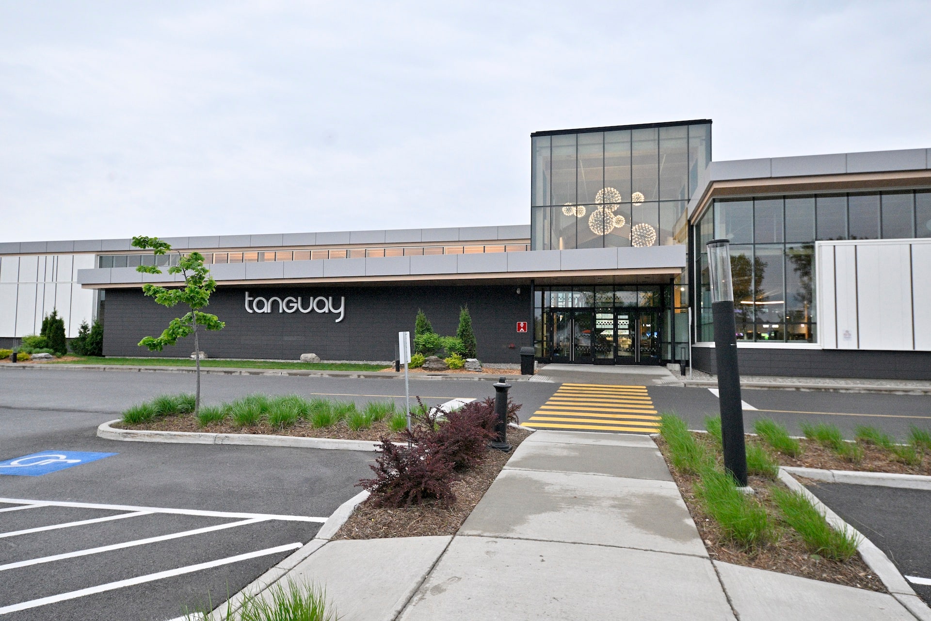 Brault & Martineau et Économax changent de nom | TVA Nouvelles