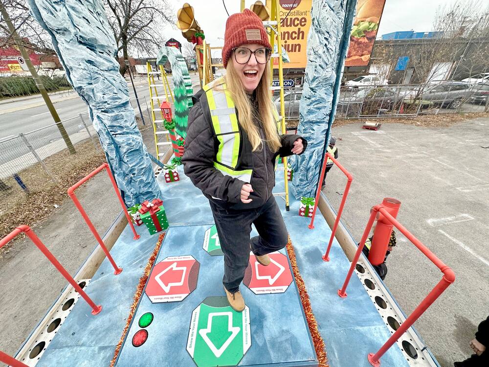 Voici le nouveau char allégorique du Défilé du père Noël de Montréal ... Voici le nouveau char allégorique du Défilé du père Noël de Montréal ...