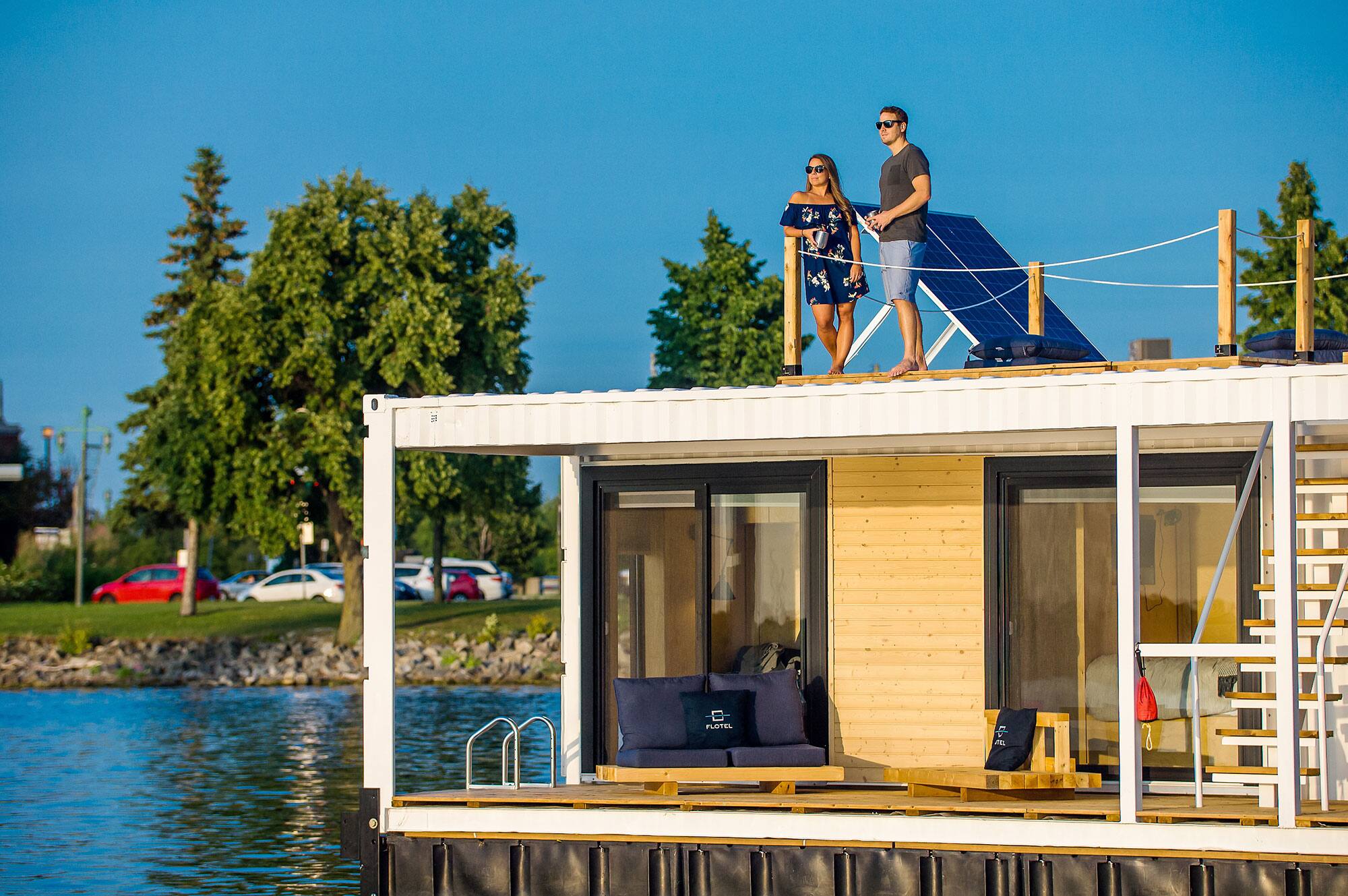 Des mini chalets flottants sur le Richelieu | JDM