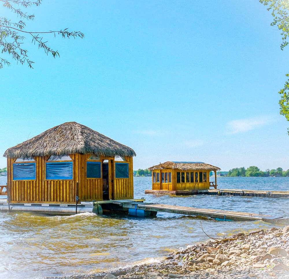 Des mini chalets flottants sur le Richelieu | JDM