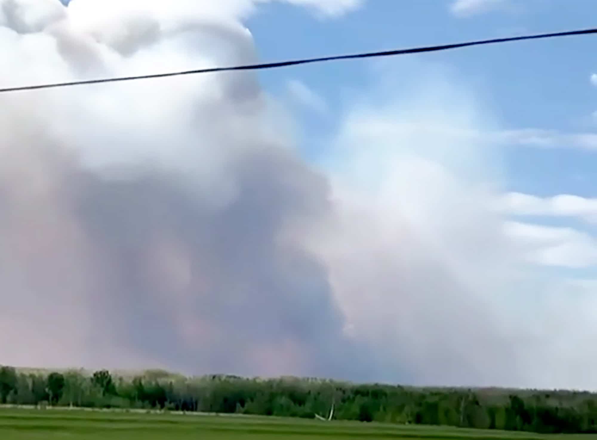 «Hier soir, je pleurais»: le feu aux portes de Normétal rend l'attente ...