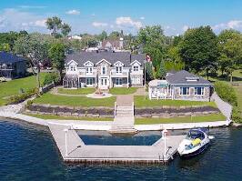 Une résidence sur le bord de l’eau à Valleyfield pour 2,36M$ | JDM