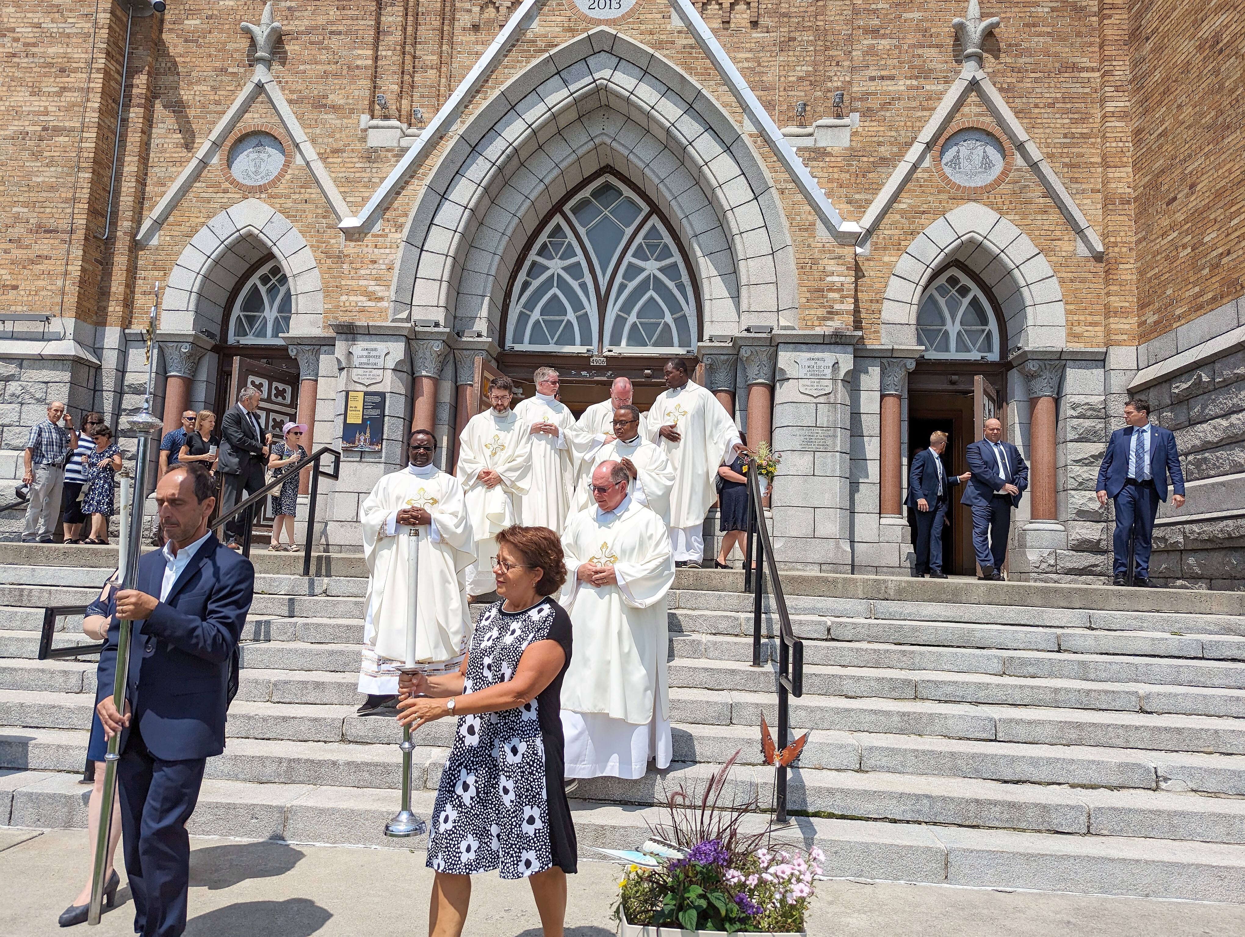 Commémorations émotives à Lac-Mégantic | TVA Nouvelles