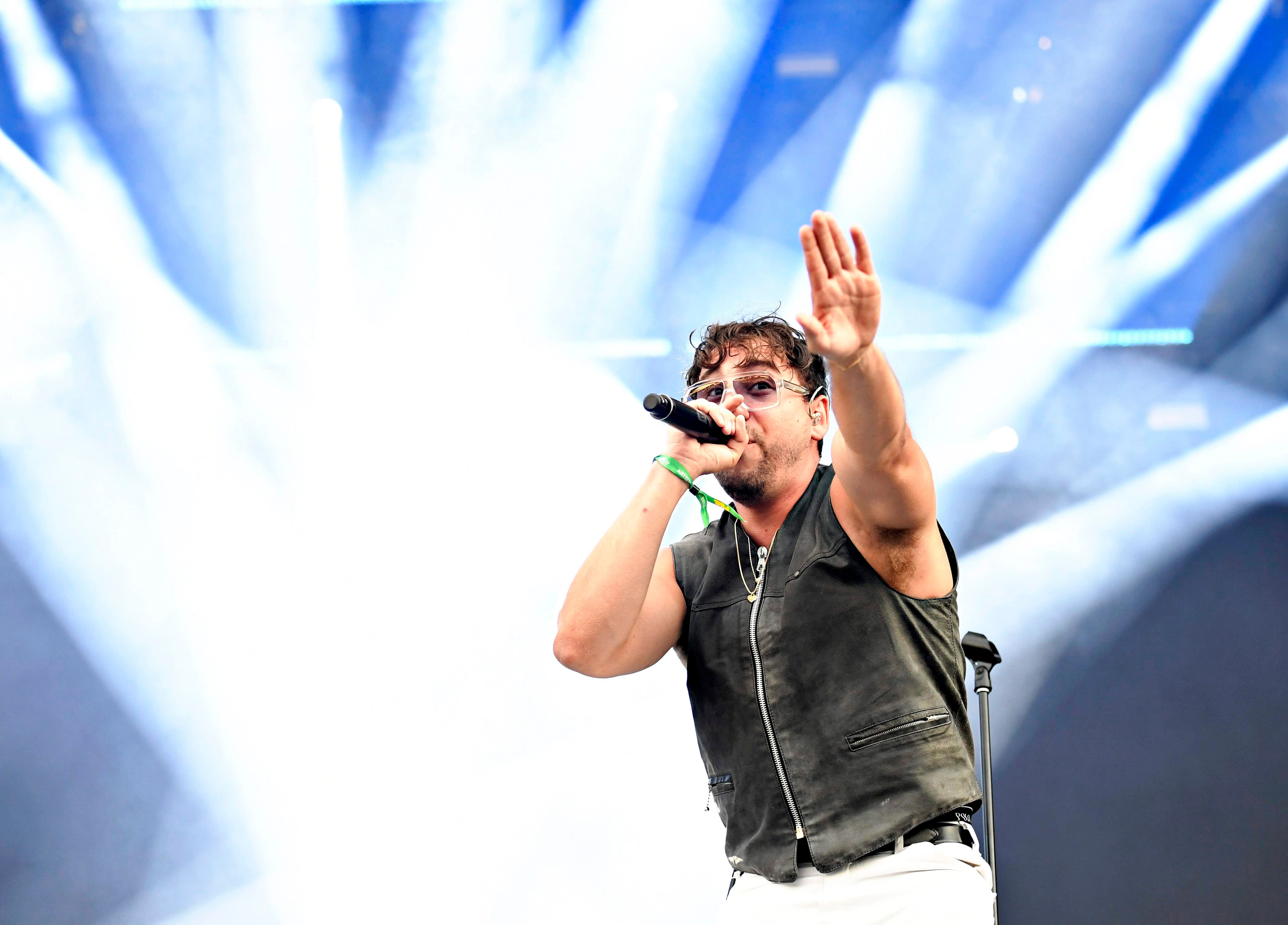 FEQ: il quitte son emploi de 9 à 5 pour aller rapper sur les Plaines ...