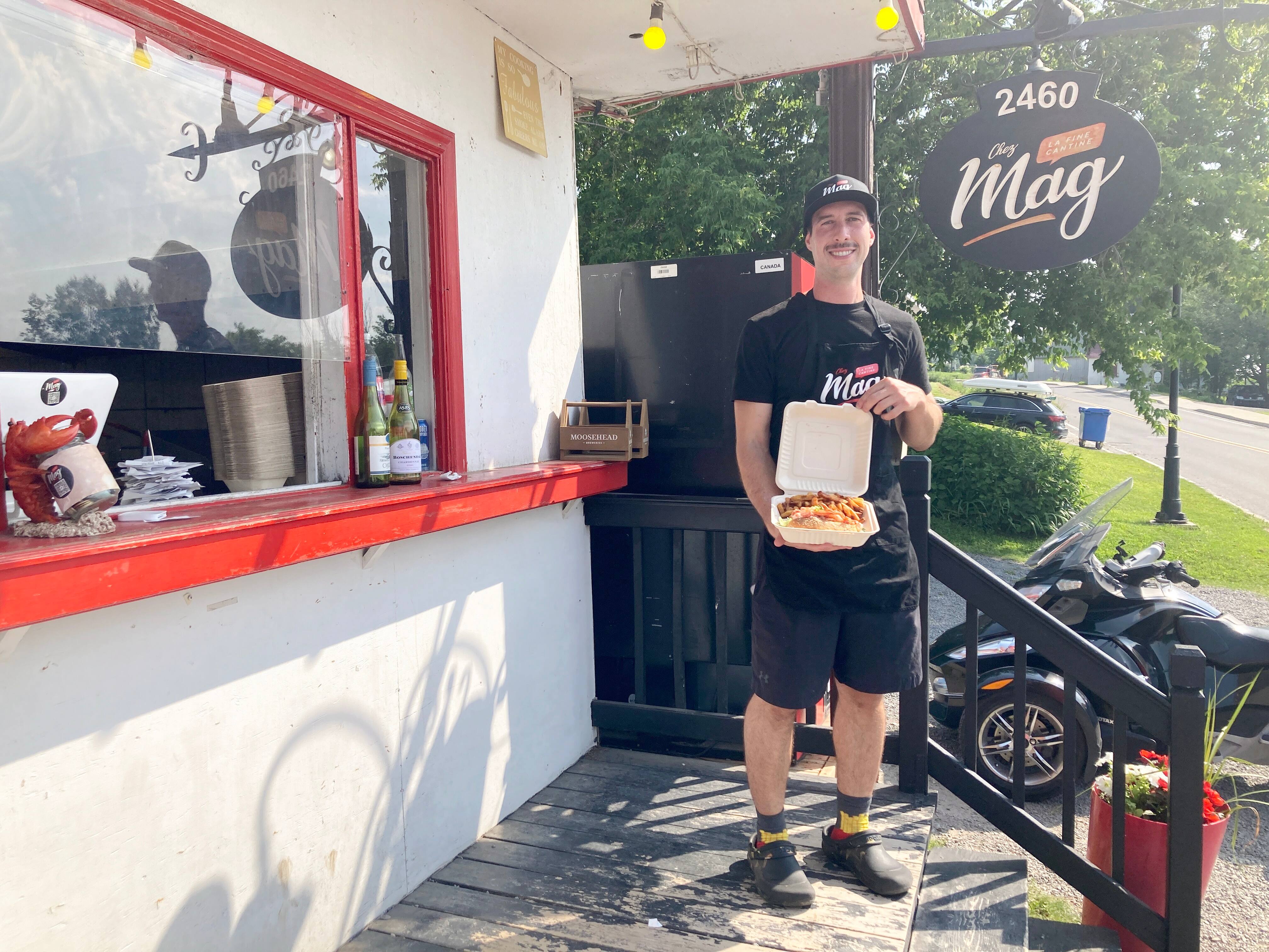 Poutine vantée par Olivier Primeau: des files d'attente monstres Chez ...