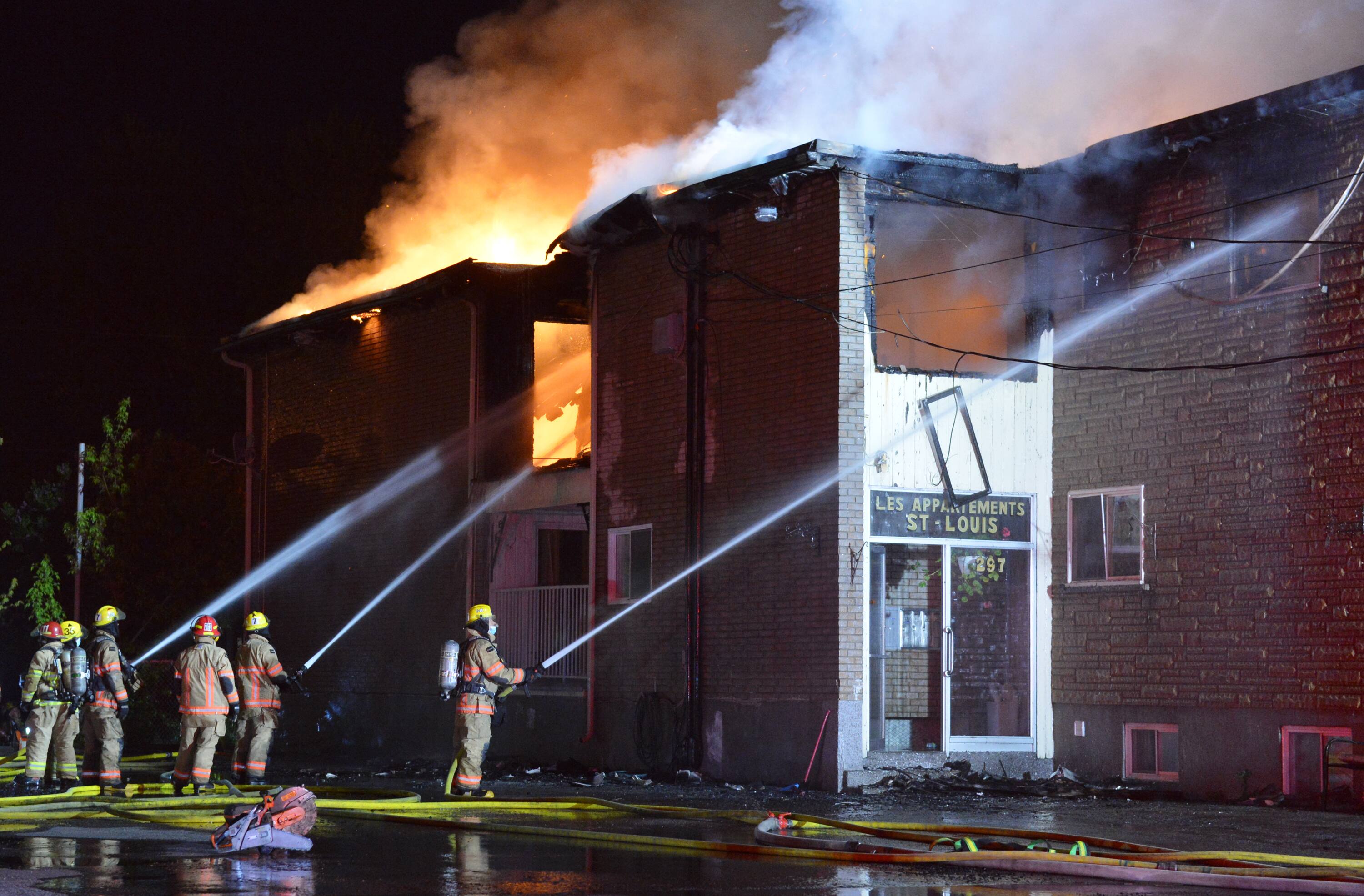 En Images Incendie à Beauharnois Un Corps Retrouvé Dans Les