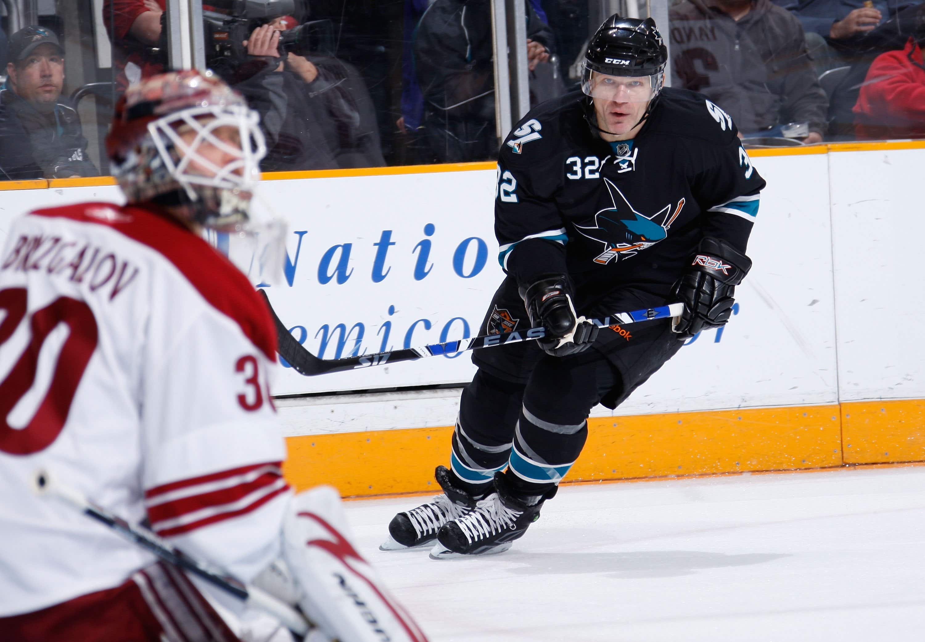 Claude Lemieux : un retour au jeu à 43 ans avec les Sharks qui avait ...