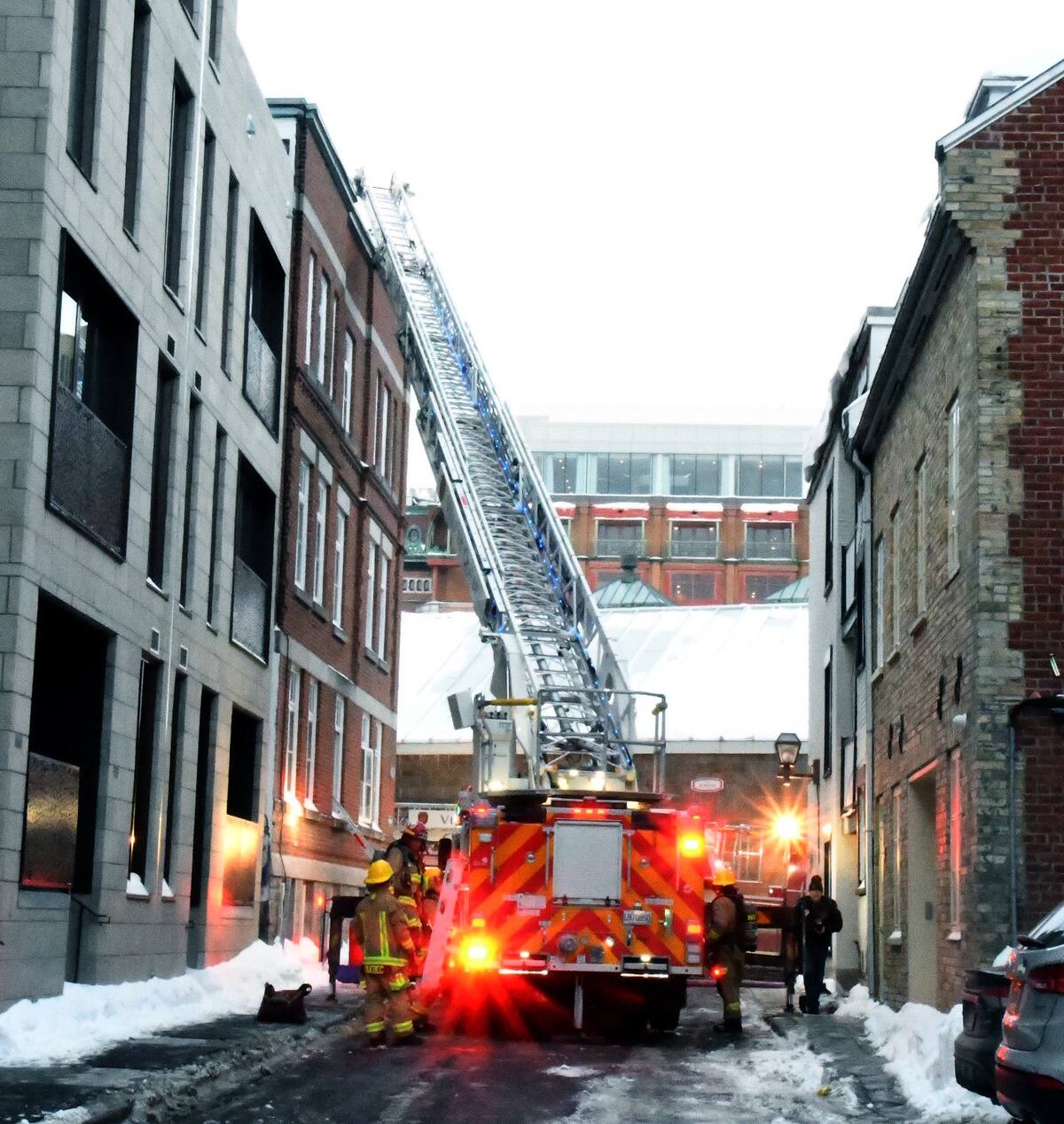 [IMAGES] Nuit mouvementée pour les pompiers à Québec: deux incendies ...