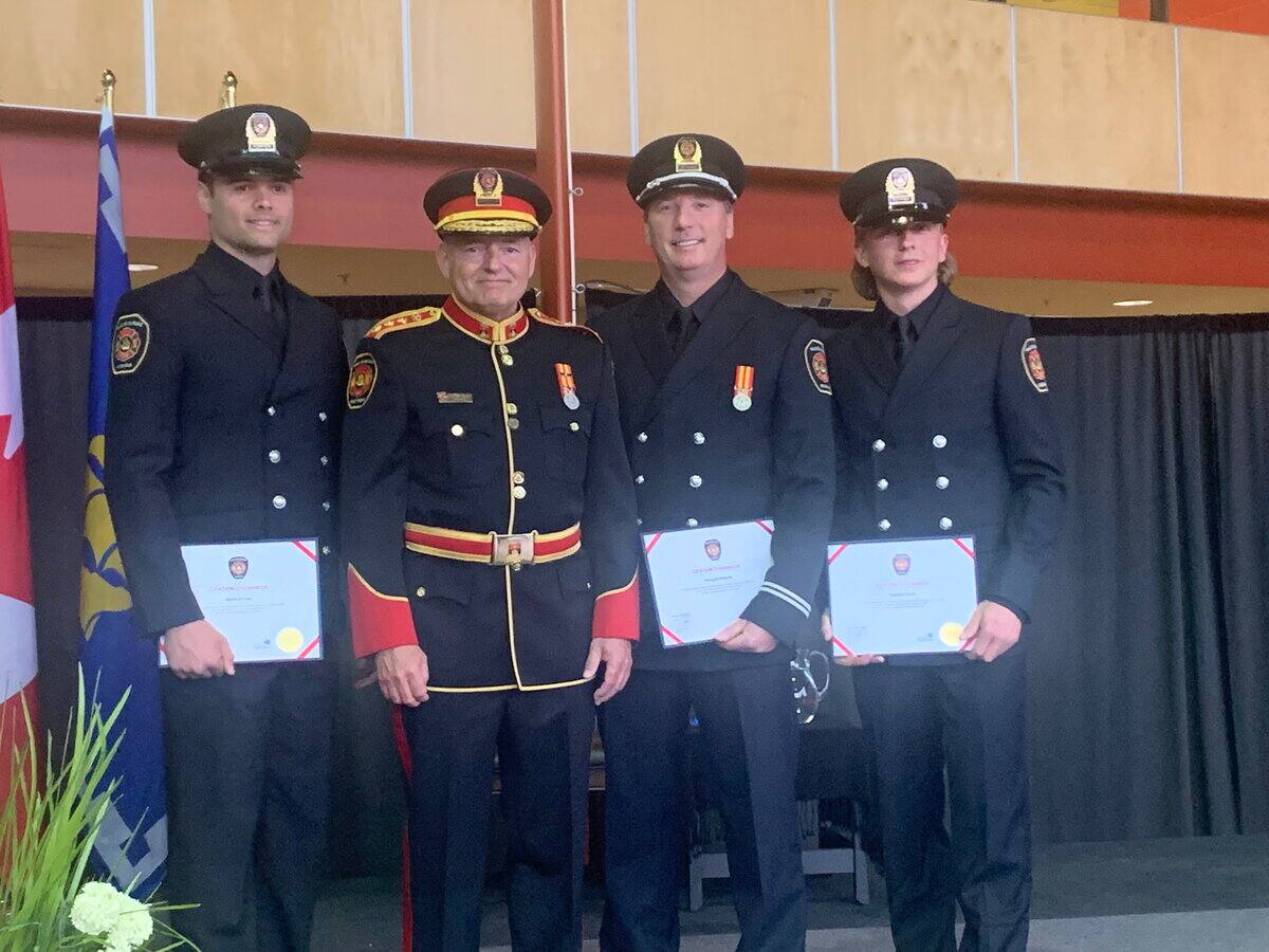 Des pompiers de Québec honorés pour avoir sauvé des vies | JDQ