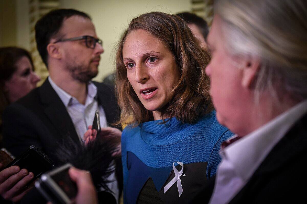 [VIDÉO] Cyberintimidation: les députées régulièrement victimes d ...